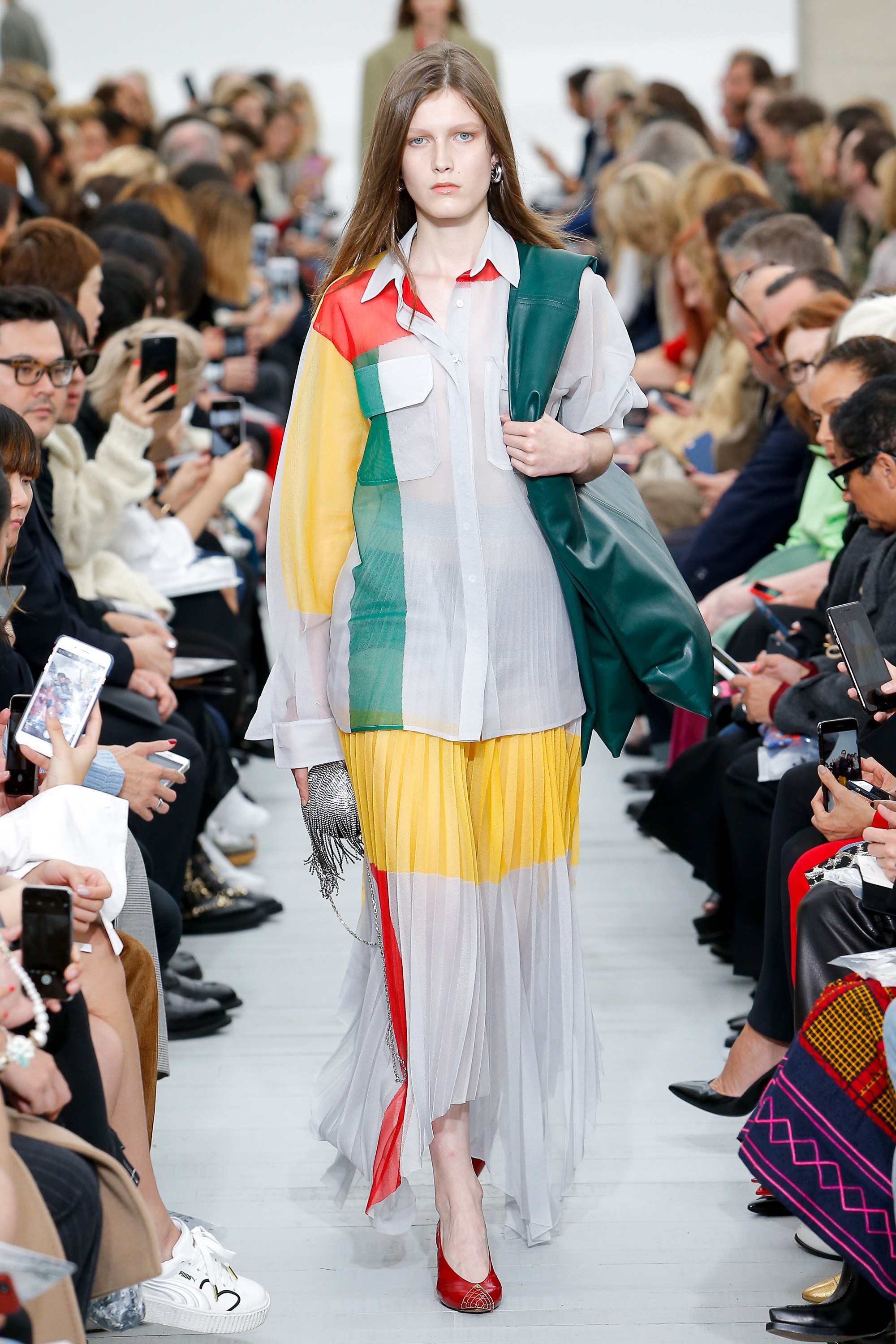 Céline S/S 2018 - Minnie Muse
