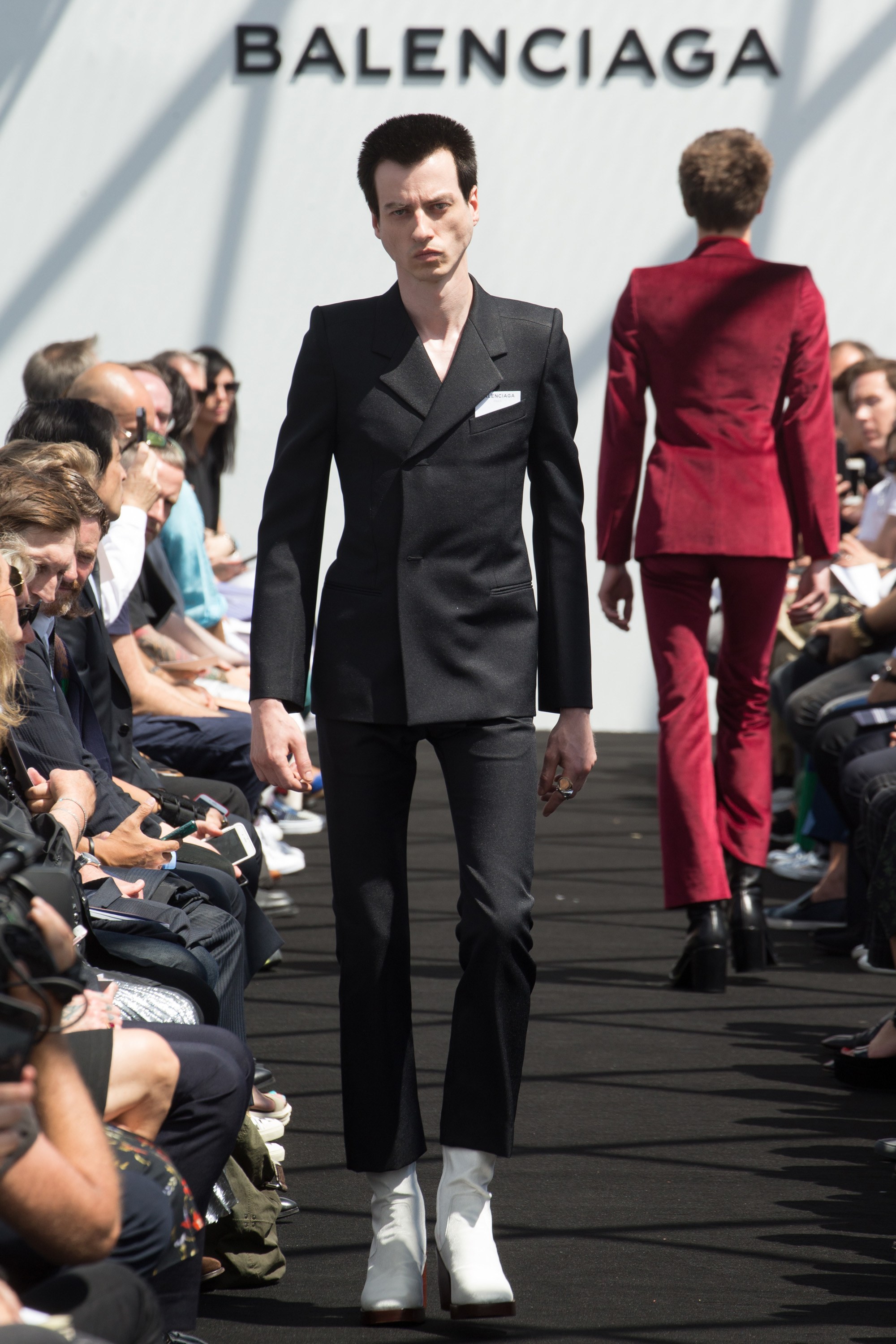 Exaggerated Proportions - Minnie Muse