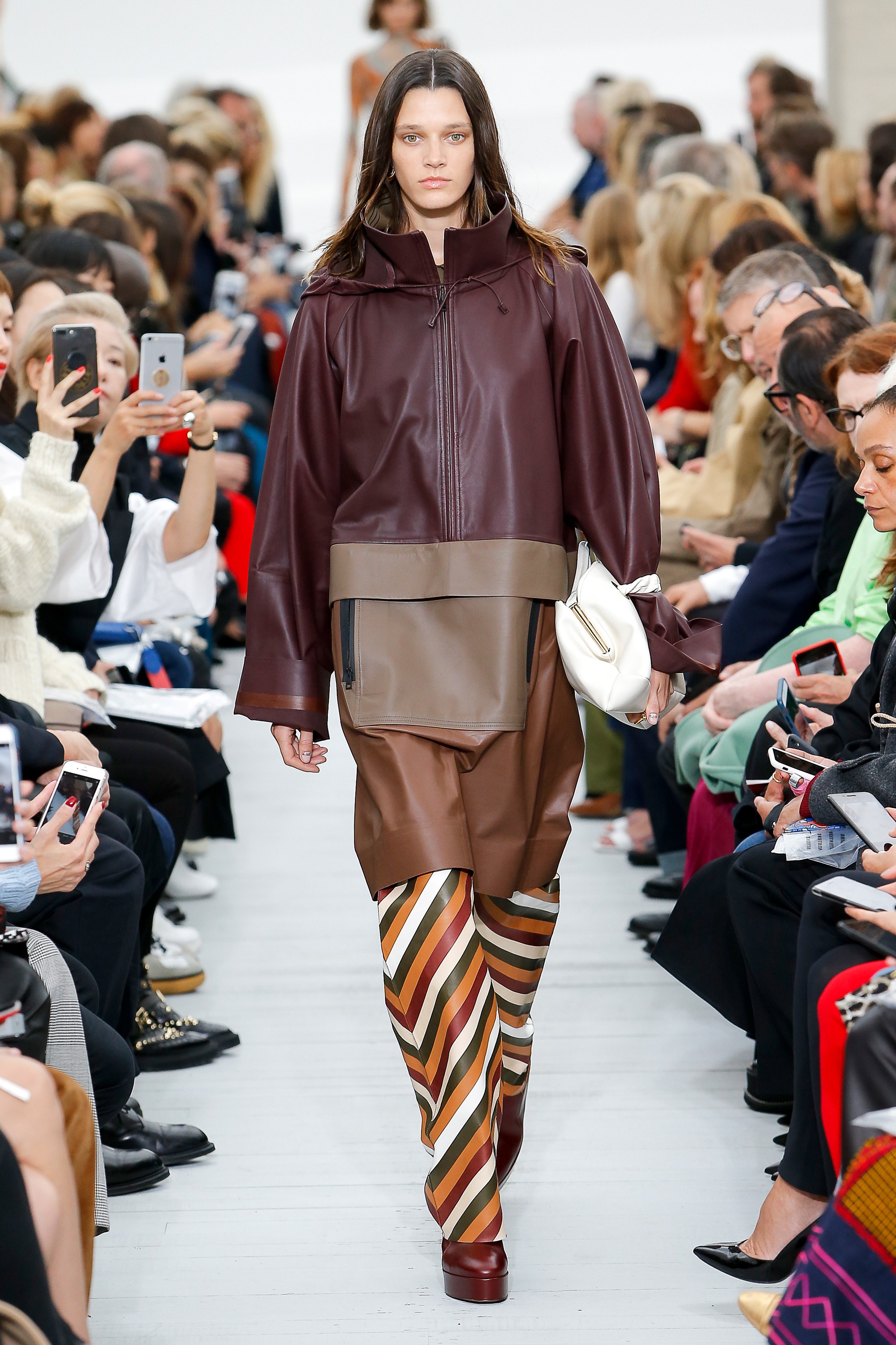 Céline S/S 2018 - Minnie Muse