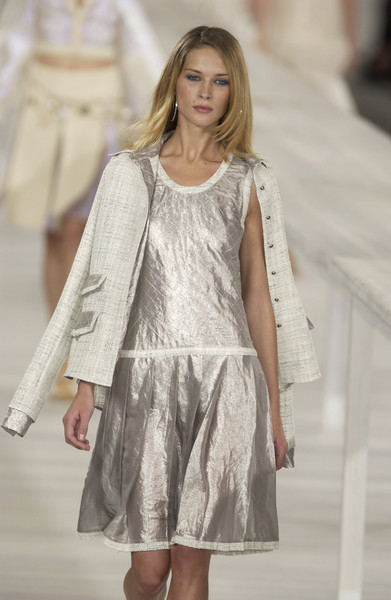 Chanel S/S 2004 - Minnie Muse