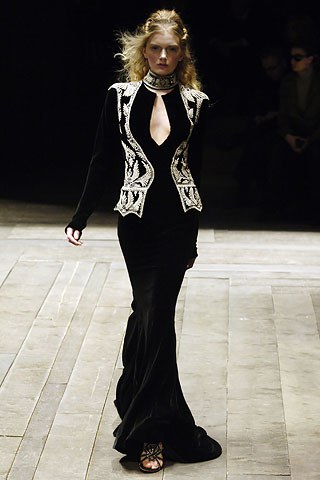 Alexander McQueen F/W 2006 - Minnie Muse