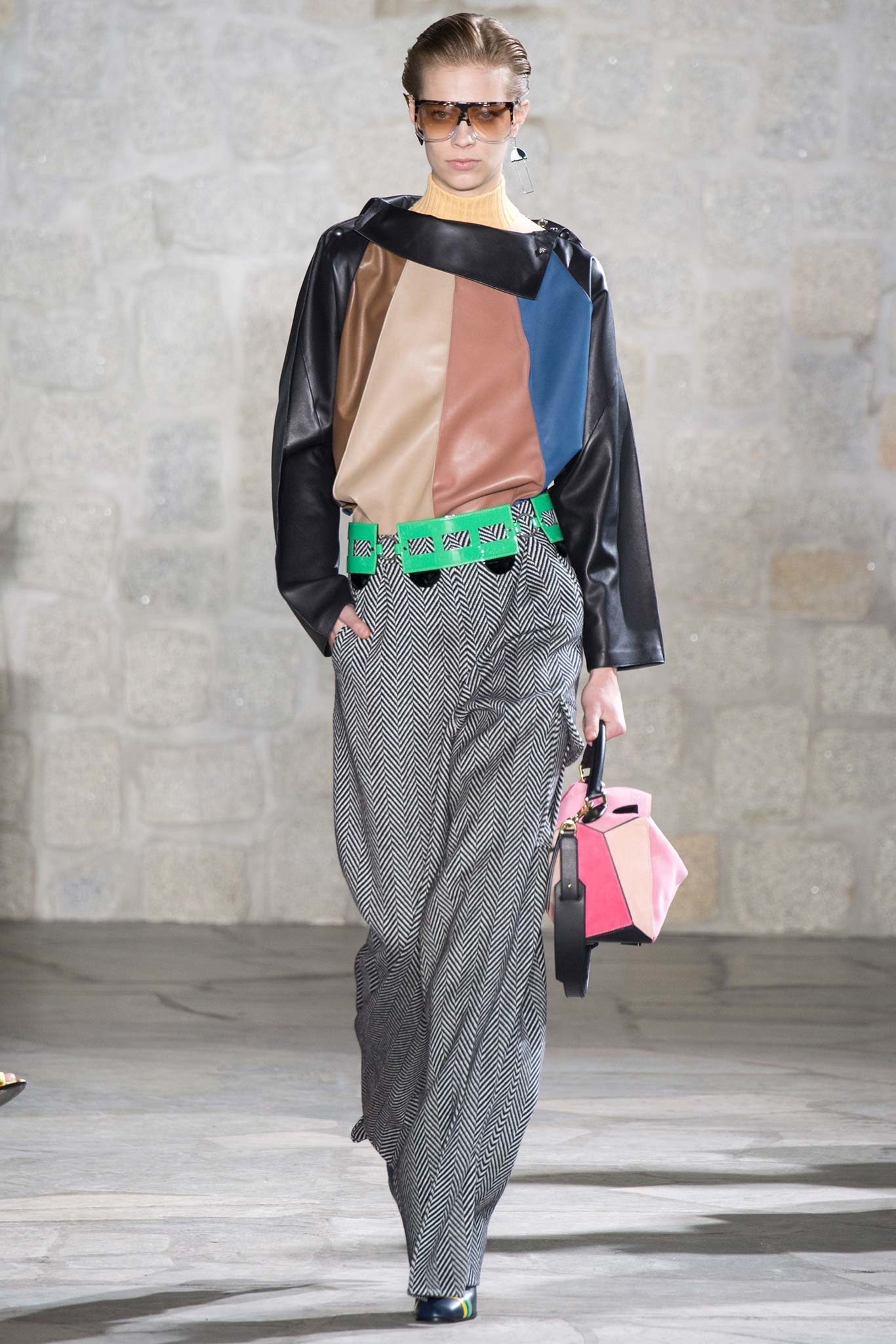 Loewe F/W 2015 - Minnie Muse