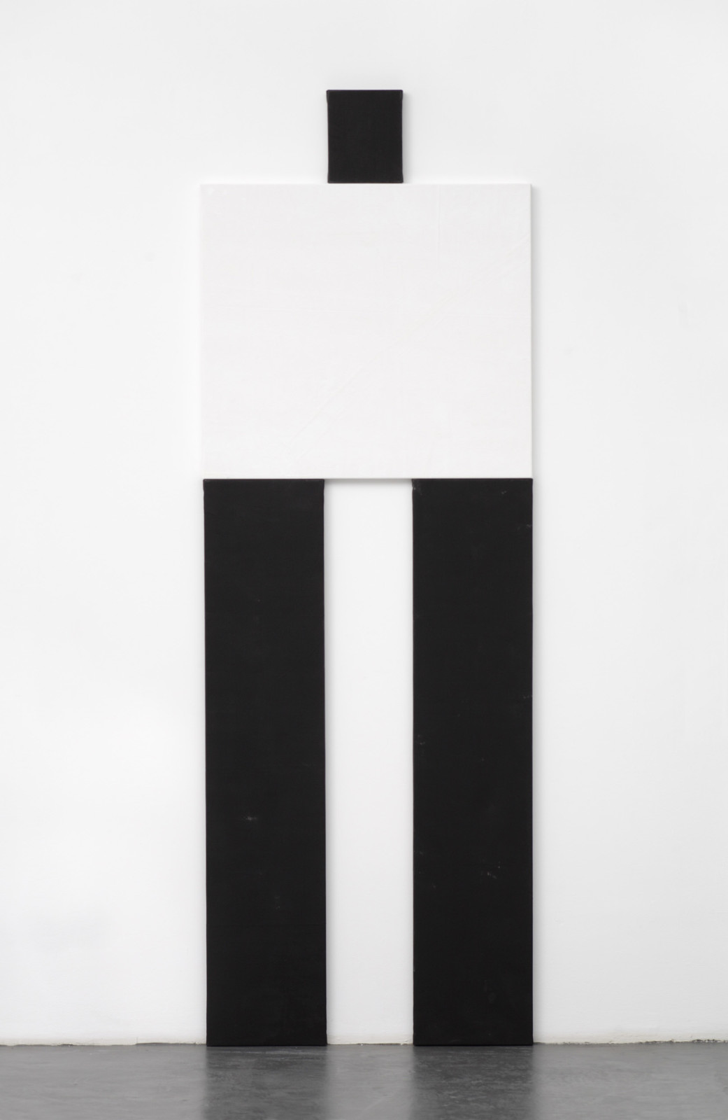 Exaggerated Proportions - Minnie Muse