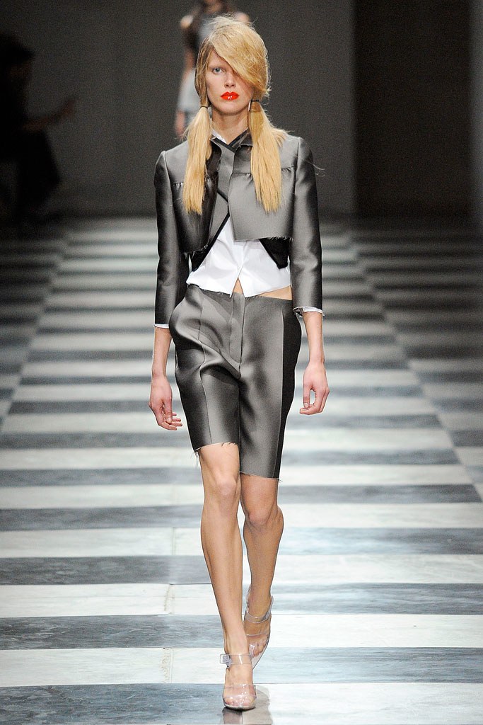 Prada S/S 2010 - Minnie Muse