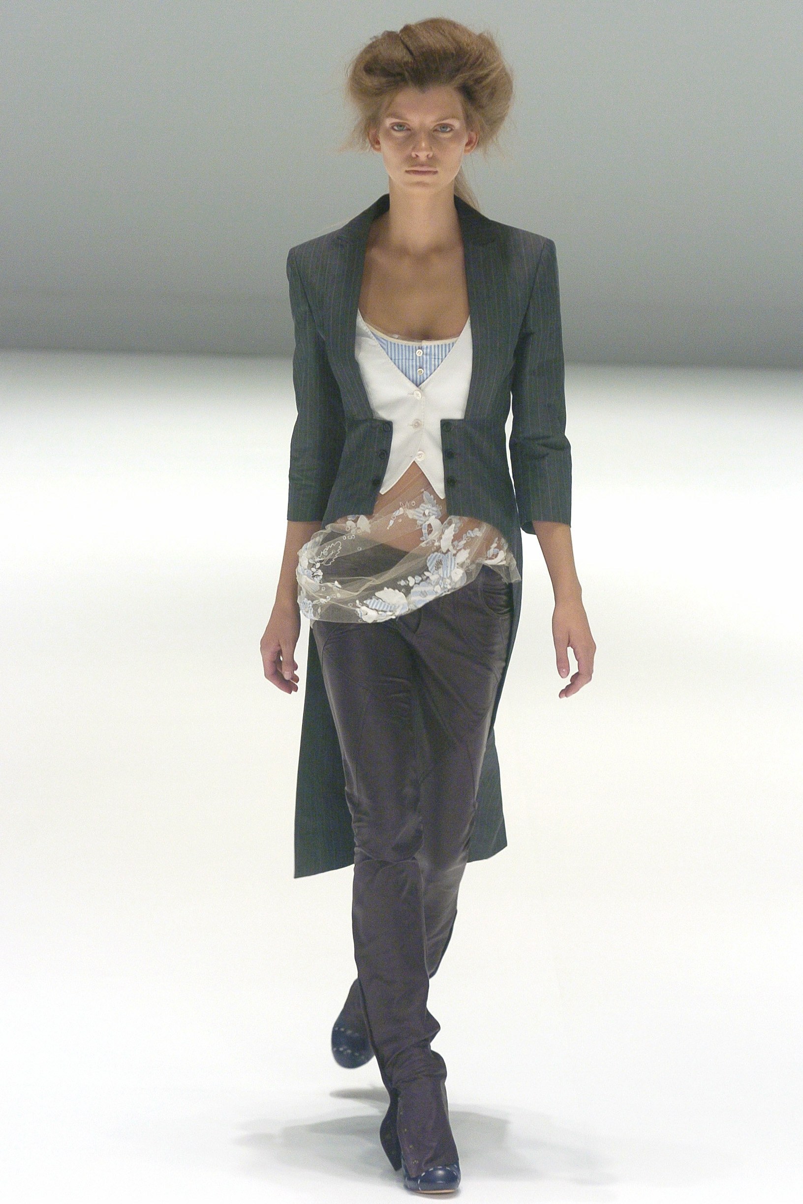 Alexander McQueen S/S 2005 - Minnie Muse