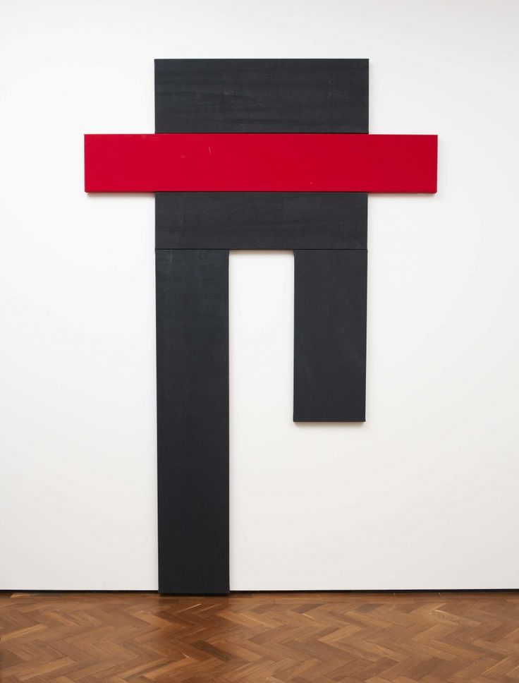 Exaggerated Proportions - Minnie Muse