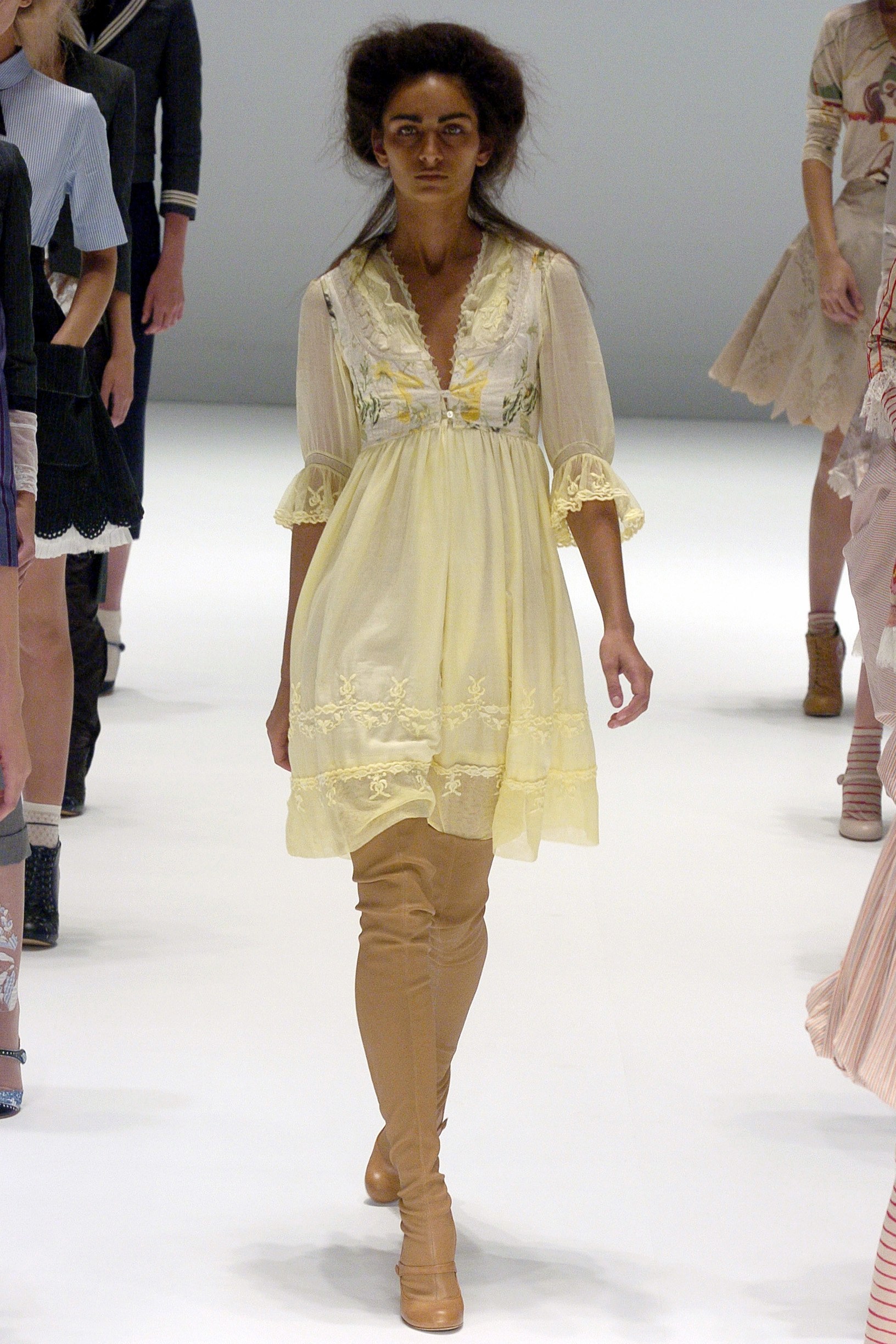 Alexander McQueen S/S 2005 - Minnie Muse