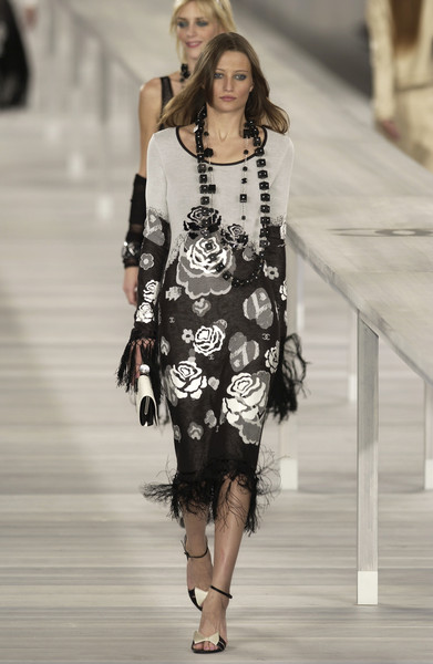 Chanel S/S 2004 - Minnie Muse