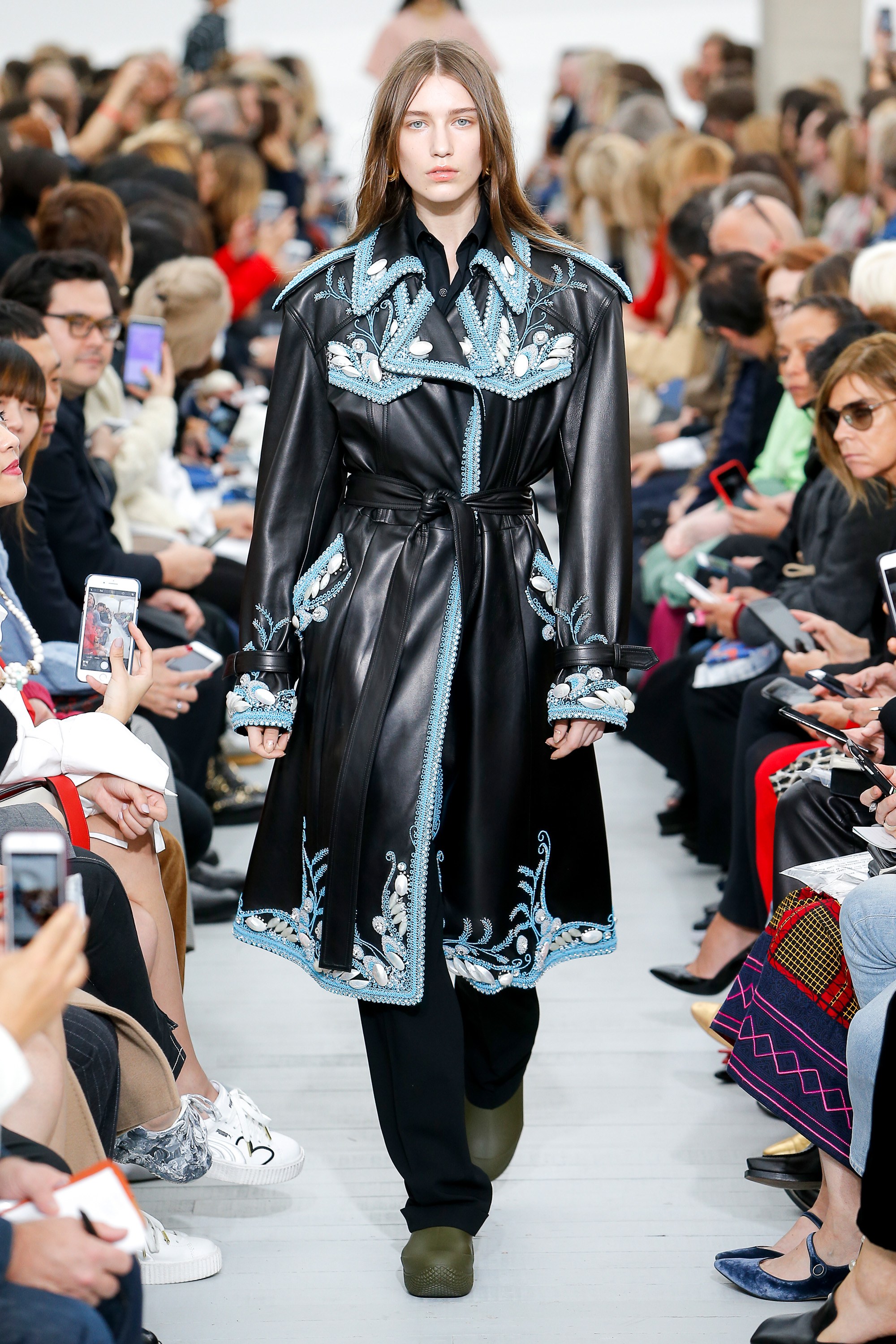 Céline S/S 2018 - Minnie Muse