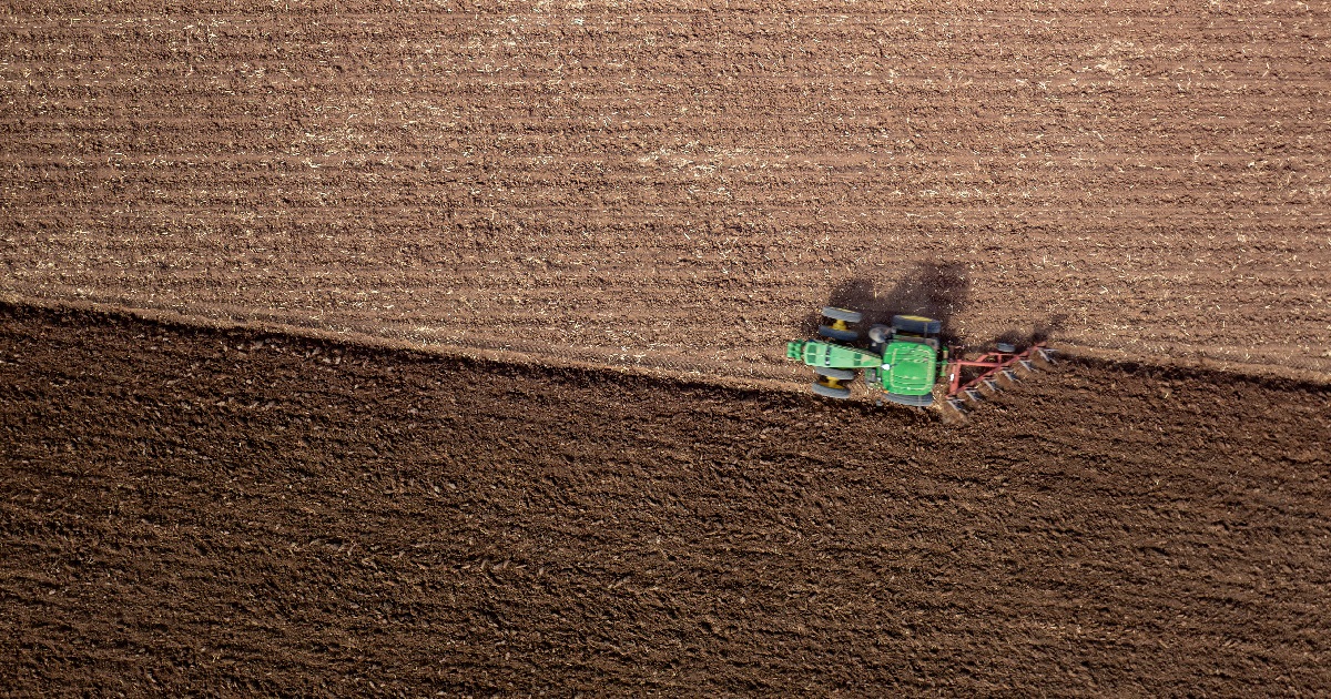 Why Line Following Performance Matters | Blog | PTx Trimble | Agriculture