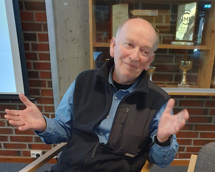 Referat frå medlemsmøte 4.mai med forfattar Svein Linge ...