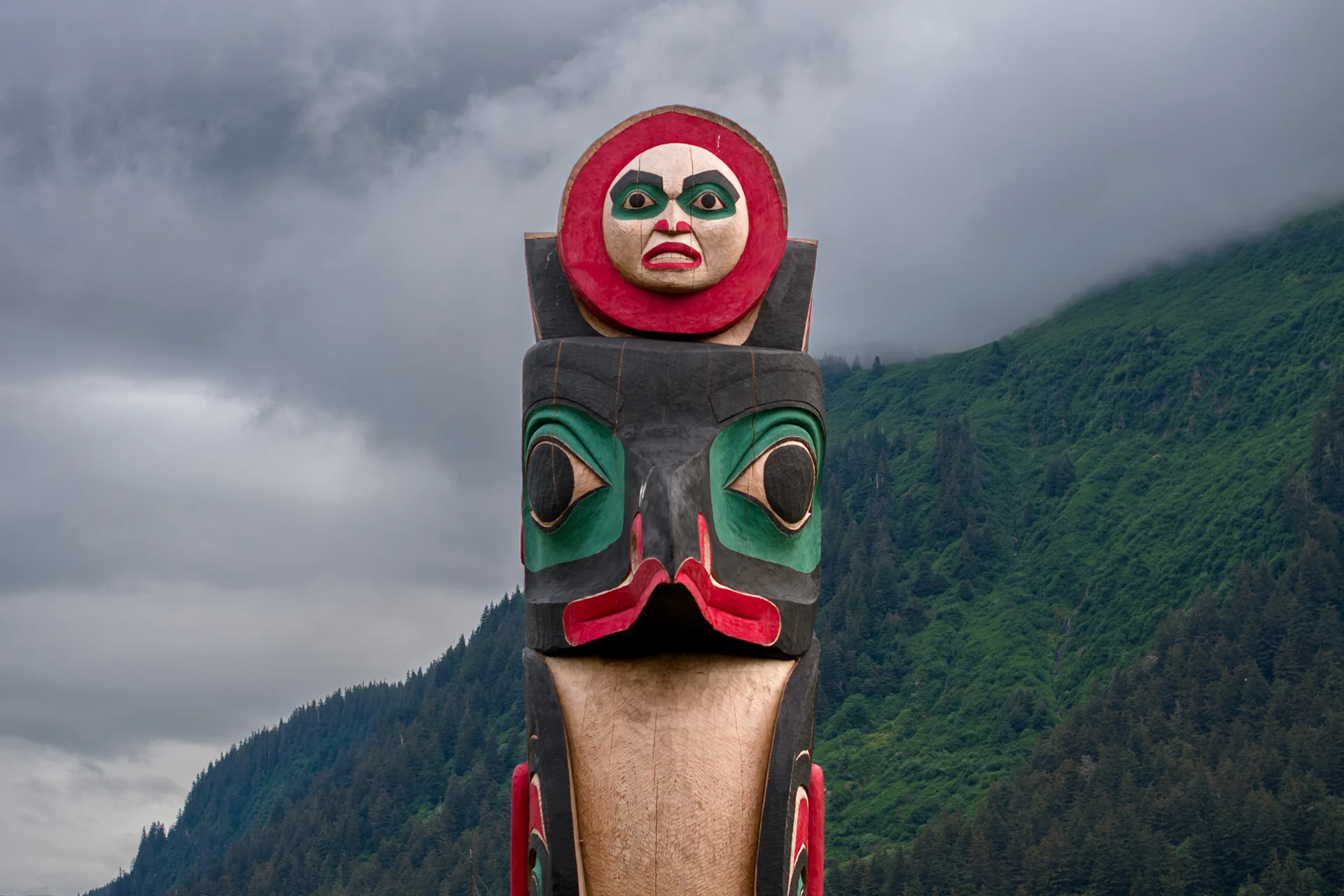 Explore Kootéeyaa Deiyí, the growing totem trail on Alaska’s waterfront ...