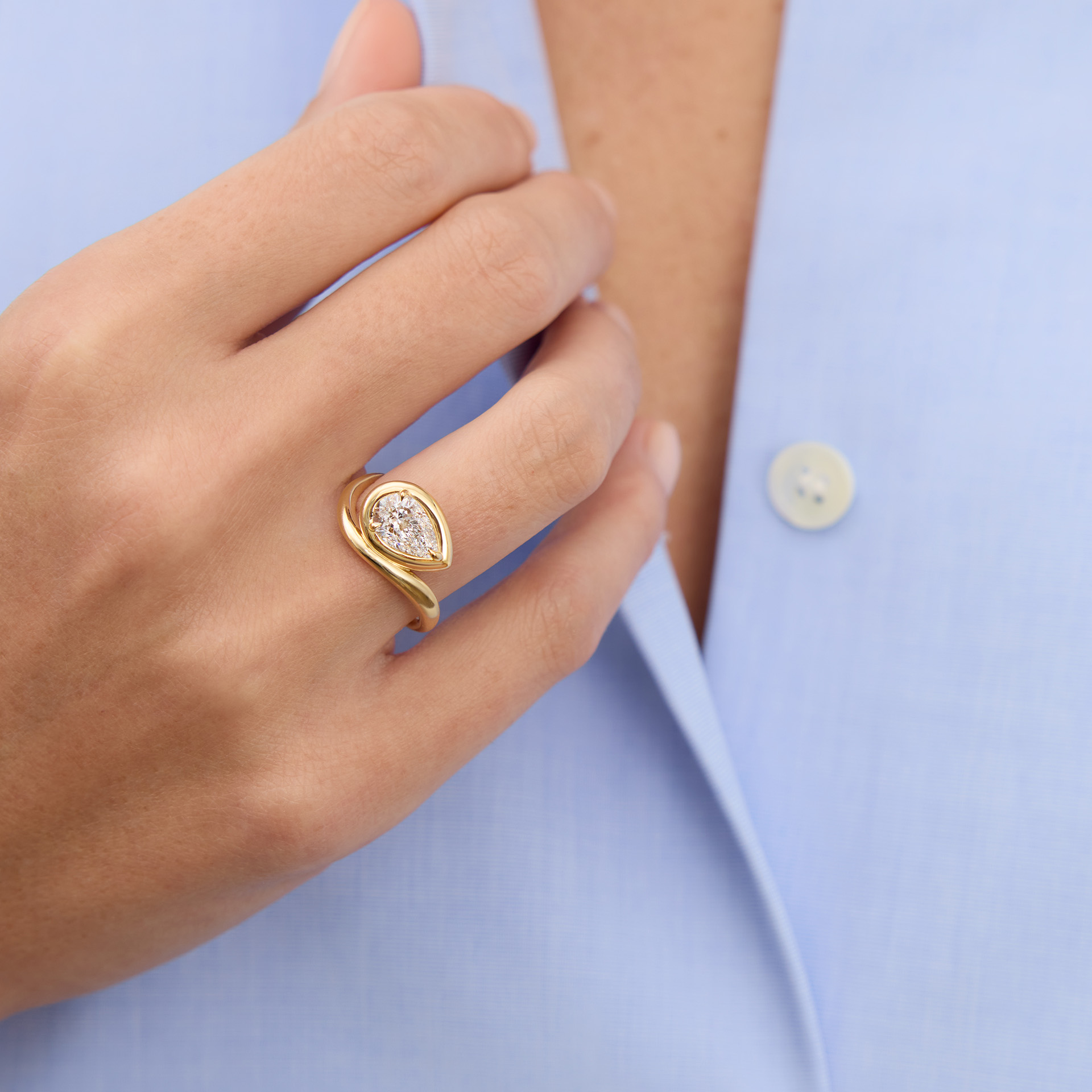 Jamie Pear Engagement Ring | 18k Gold | Lab-Grown Diamonds by Kimaï