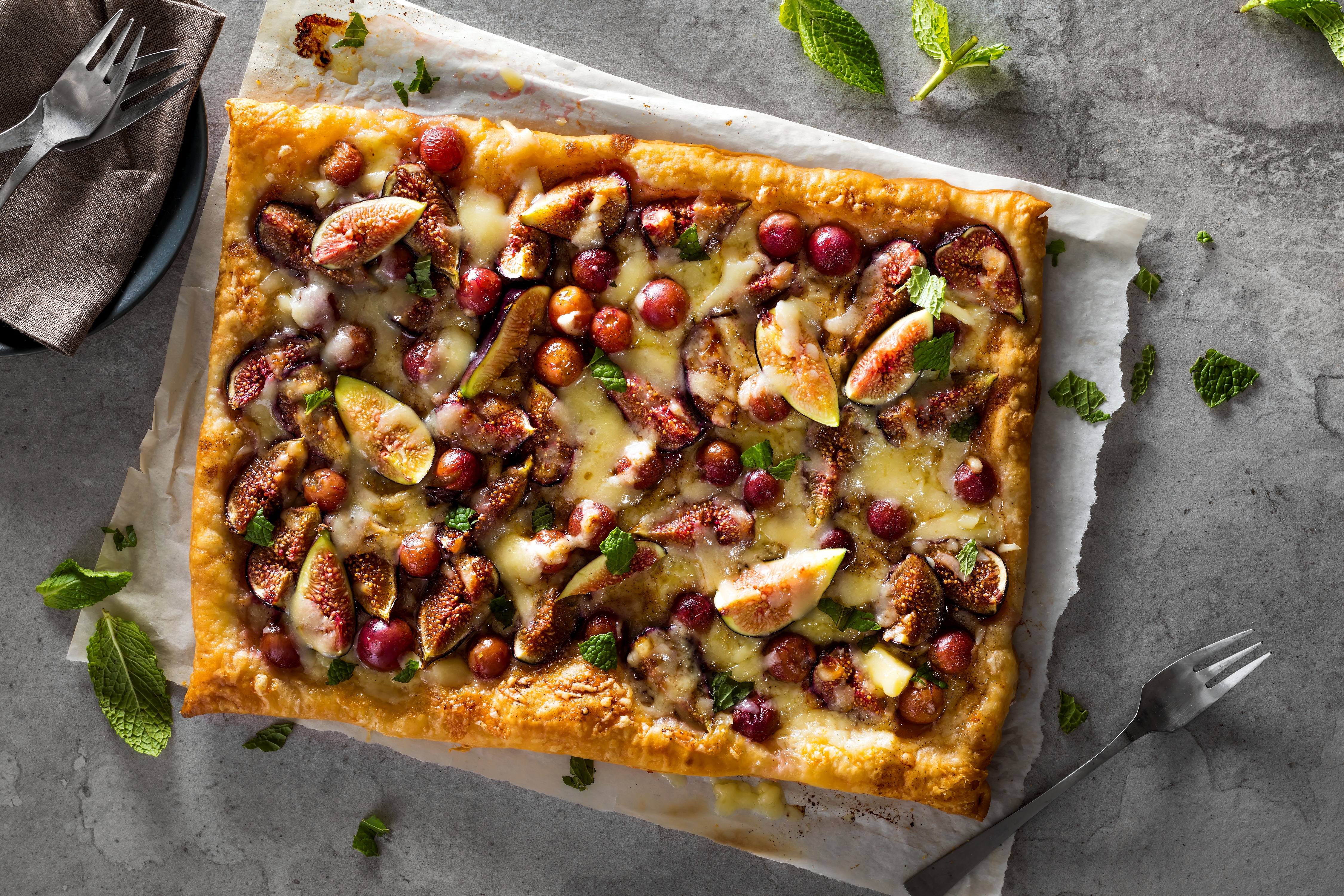 Puff Pastry Topped with Fig, Grapes and Cheddar
