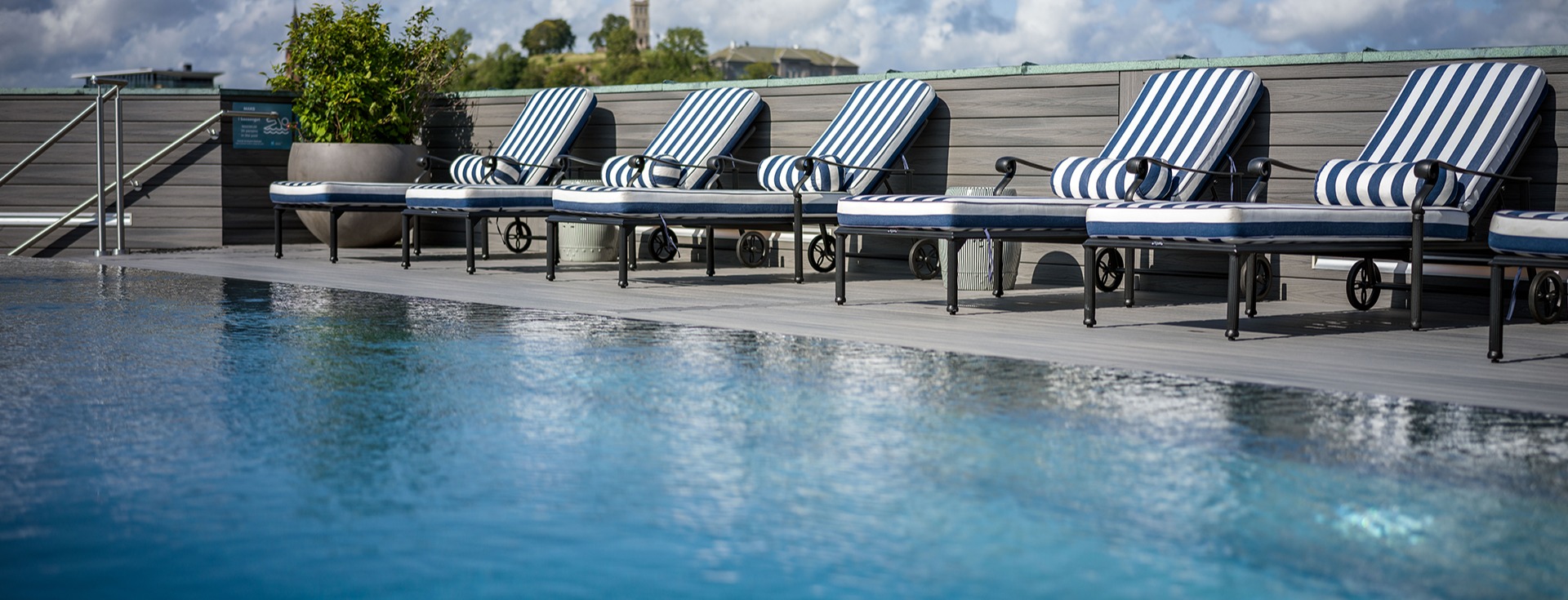 The Pool Club – Pool and sauna with a view | Strawberry