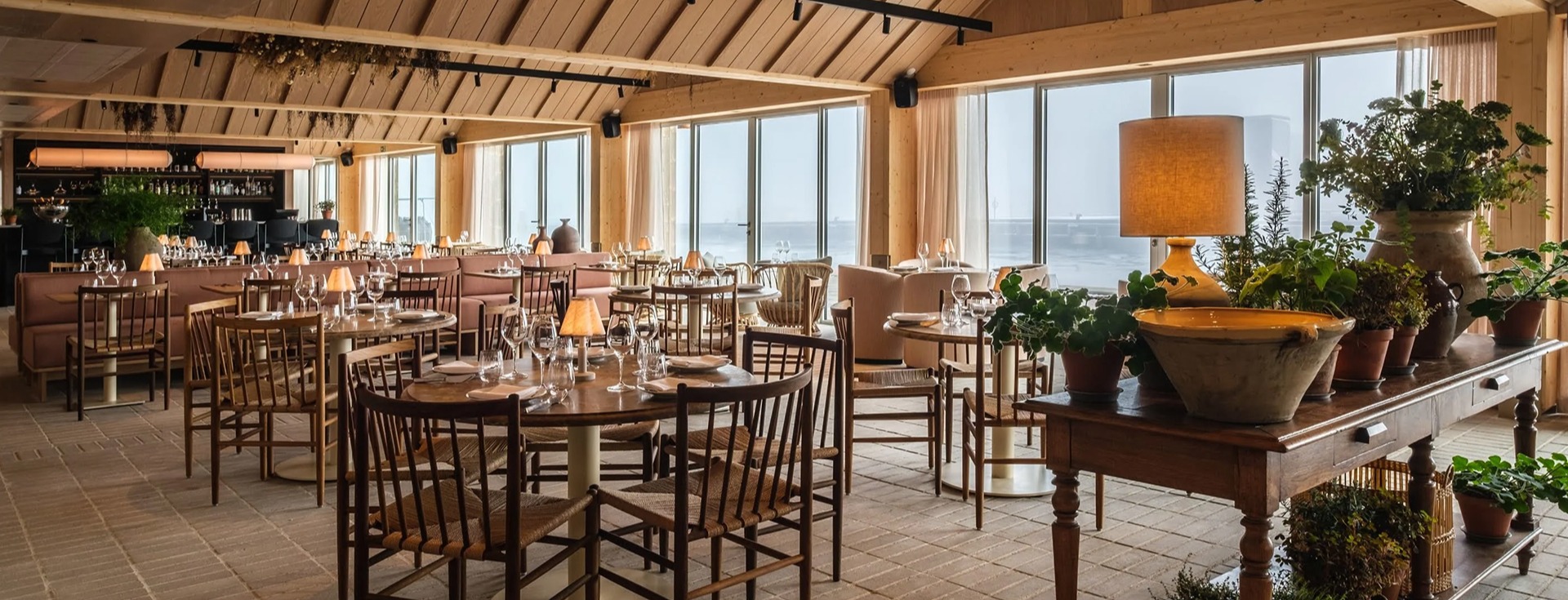 Lively restaurant along Copenhagen's harbour | Strawberry