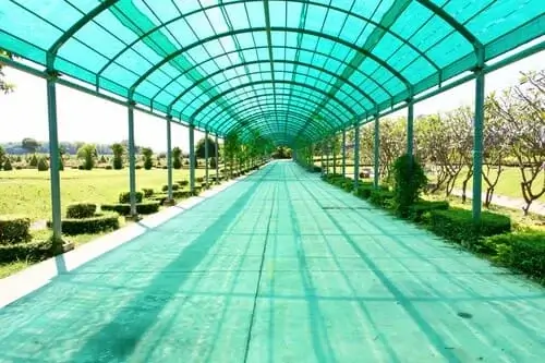 On hot summer days, the car park under the intense sunlight for several ...