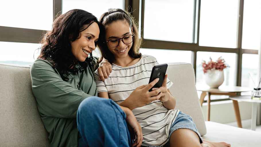 Snapchat Brings Location Sharing to Family Center