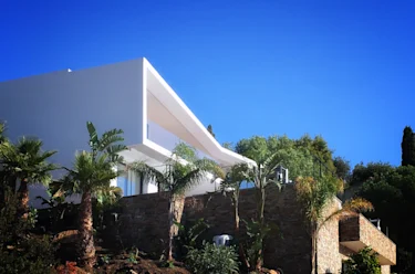 Custom aluminium sun breakers and shutters - TECHNAL