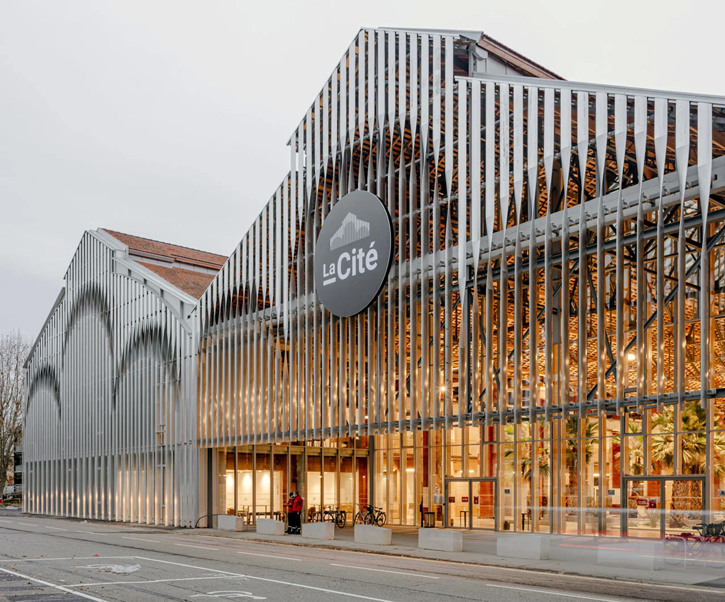 Mur Rideau VEC – Façade lisse et continue grâce au vitrage extérieur ...