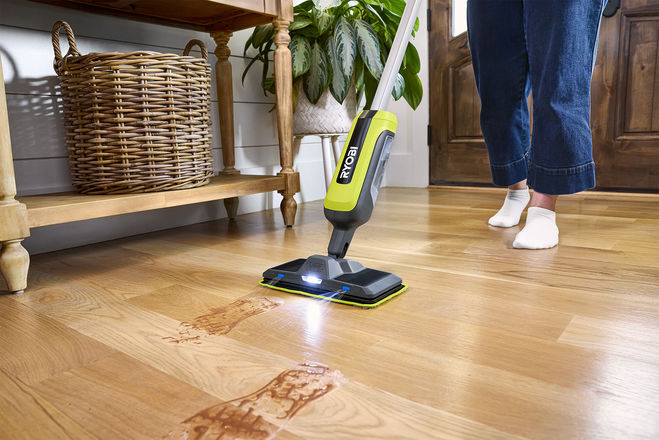 USB LITHIUM POWER SPRAY MOP KIT | RYOBI Tools