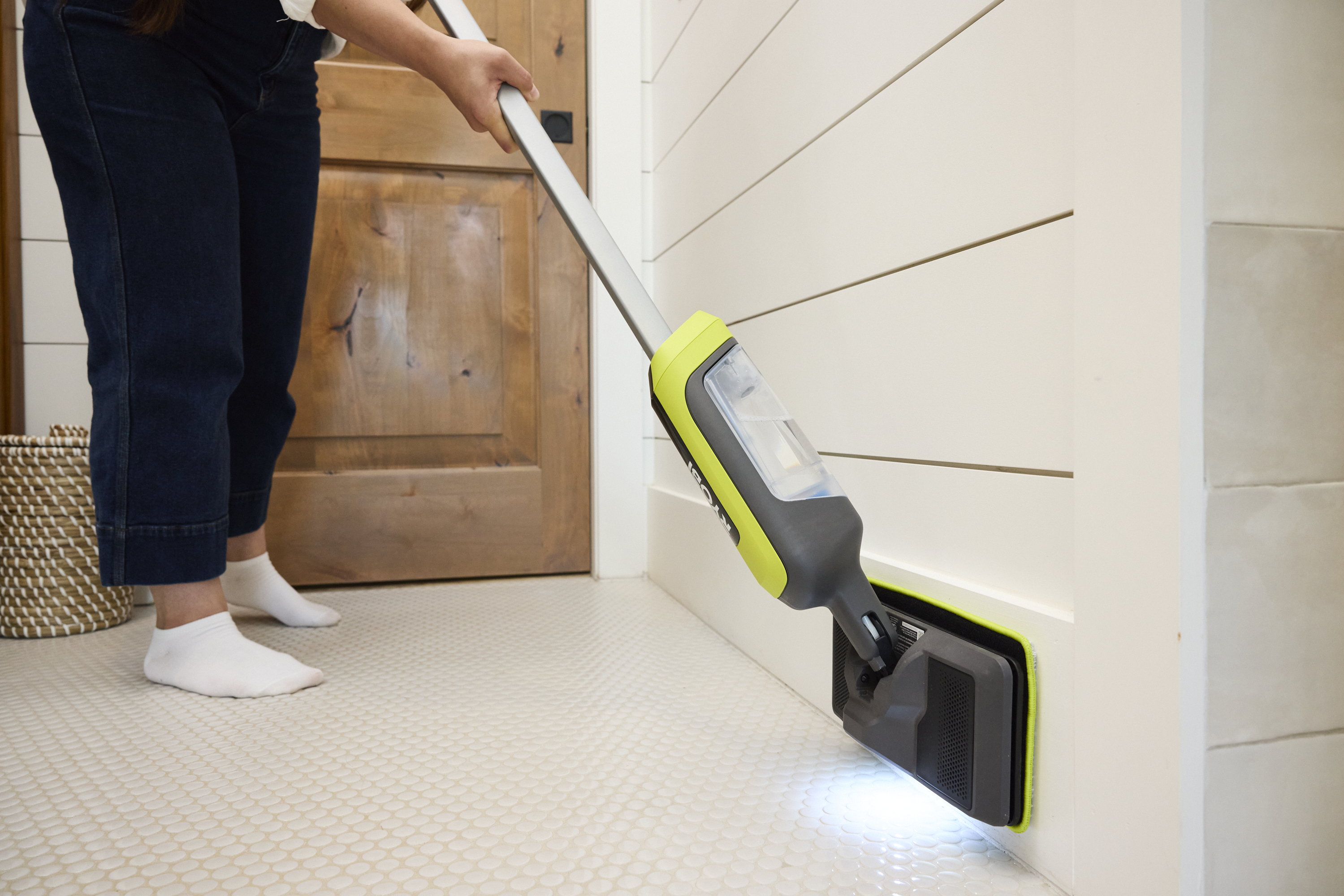 USB LITHIUM POWER SPRAY MOP KIT | RYOBI Tools
