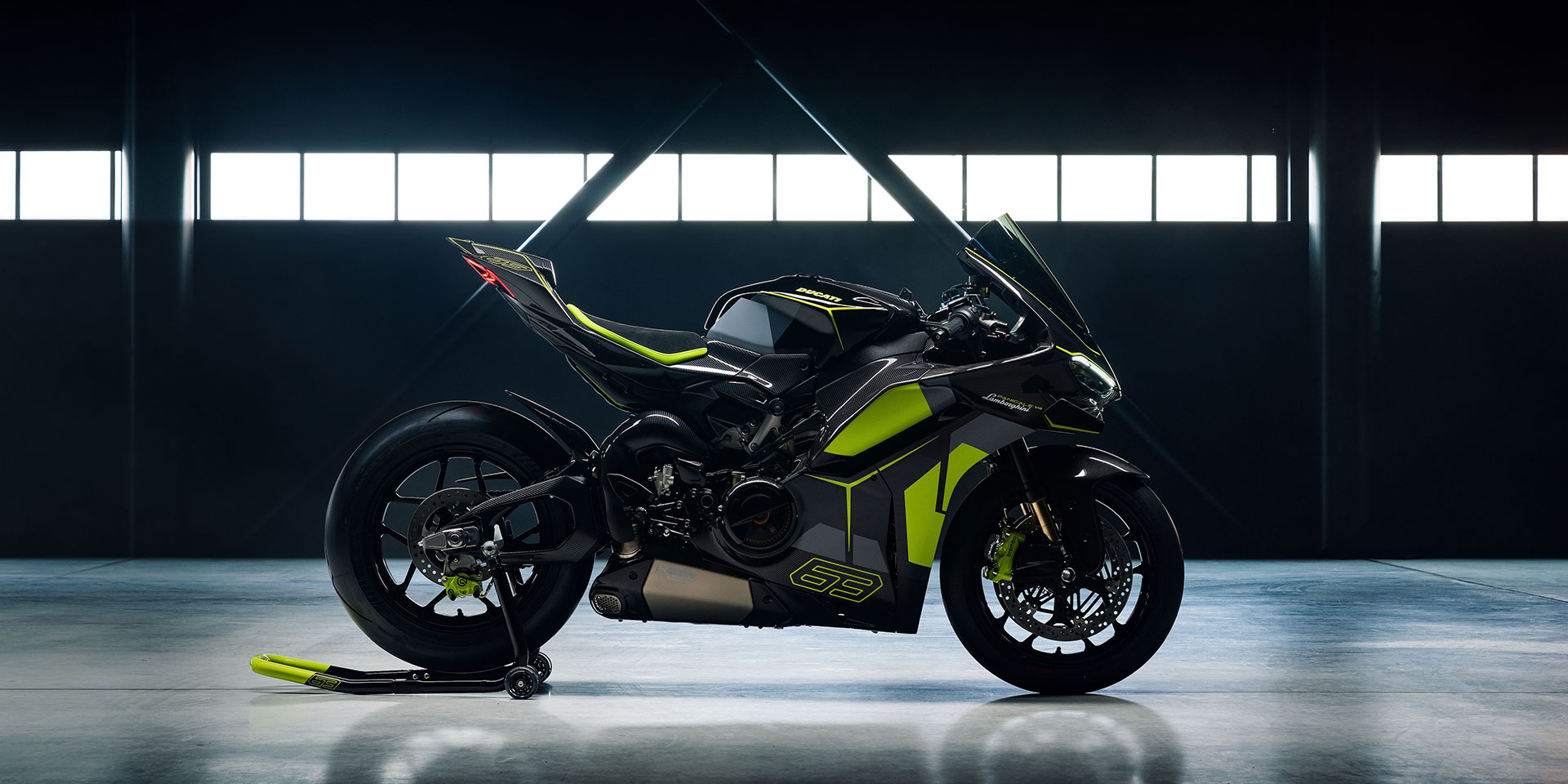 Ducati and Lamborghini together again, writing a new chapter of sportiness, beauty and ...