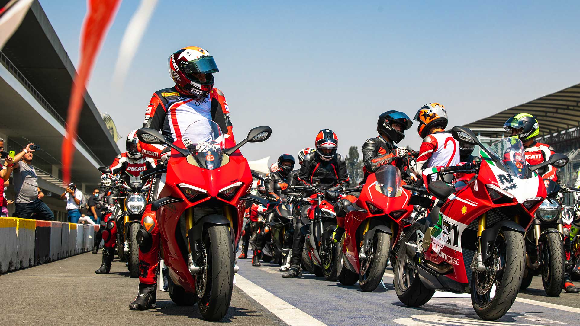 Ducati Riding Experience (DRE) Racetrack Academy Comes to America for ...