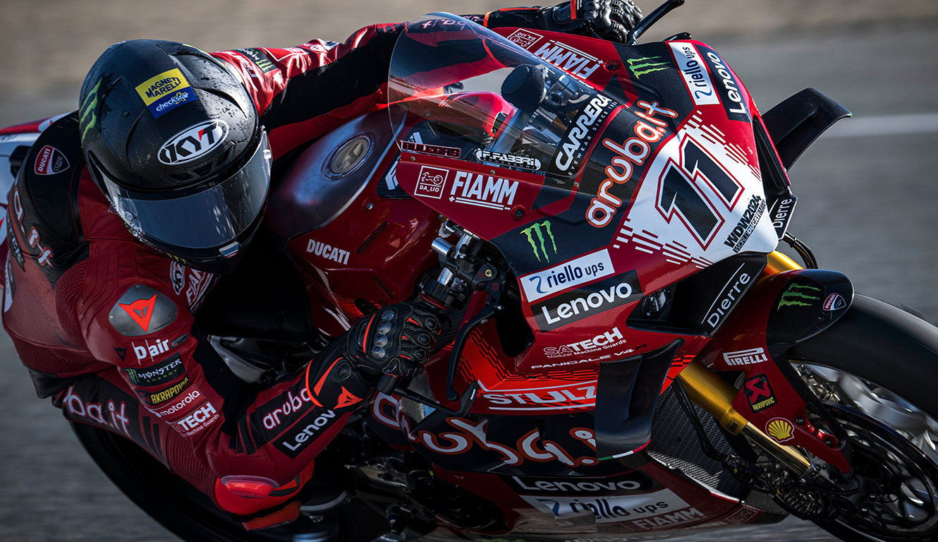 Bulega in great form at Jerez (P1). Intense set up work for Bautista ...