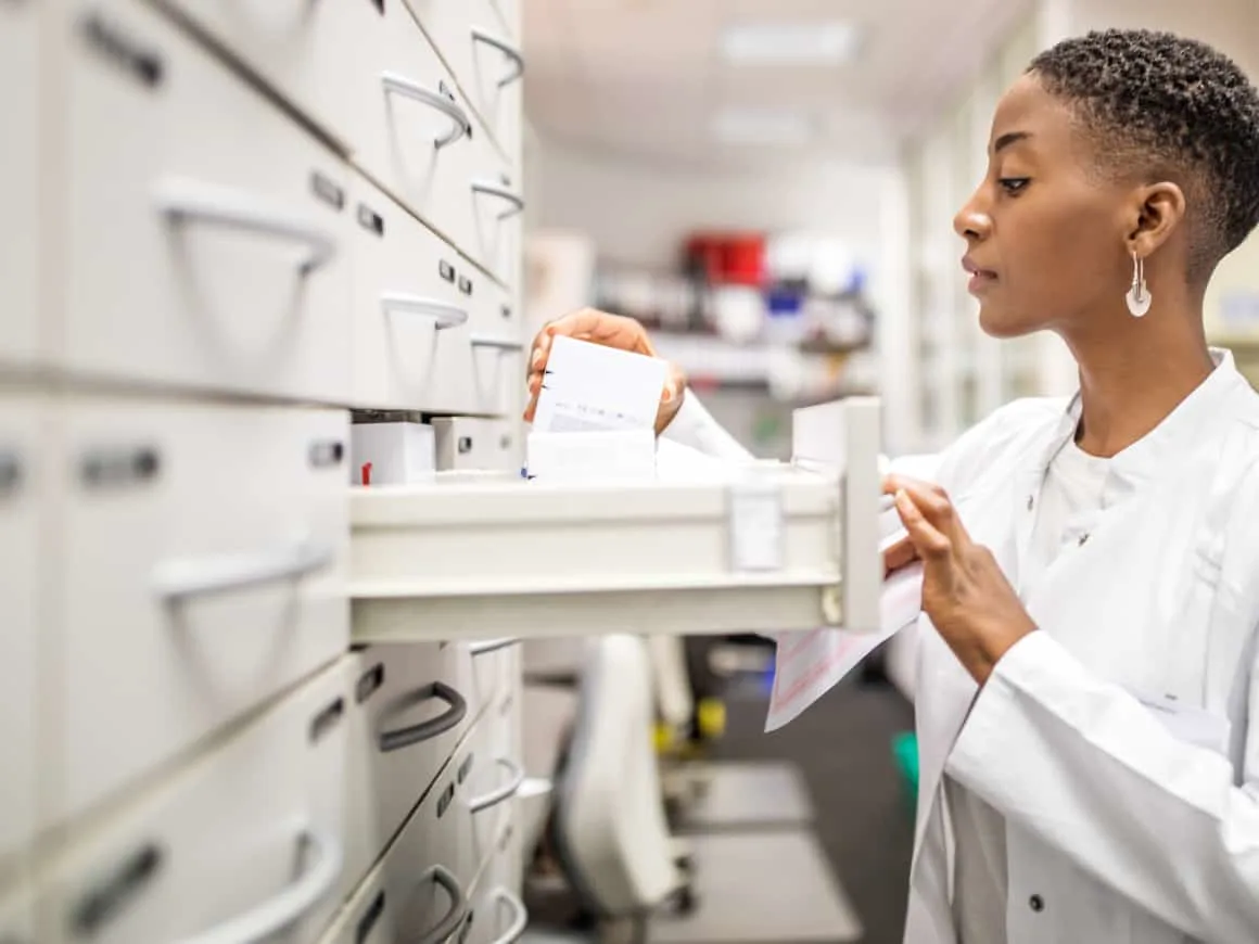 Solve daily medication challenges | Drug Information Solutions | Elsevier