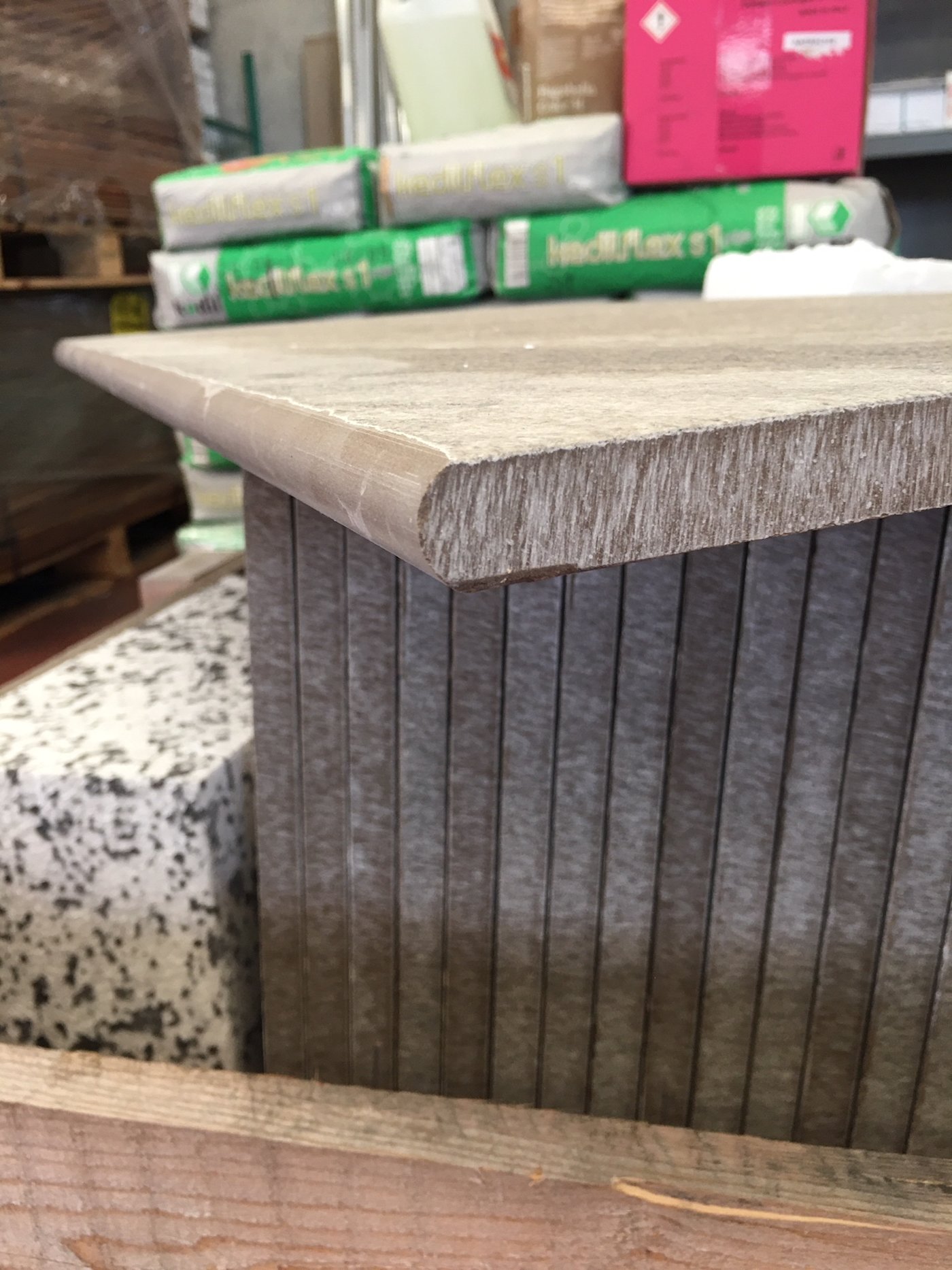 Gradone Scala in gres da 2 cm di spessore toro - Lavorazioni Ceramiche ...