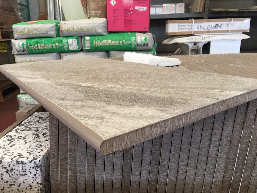 Gradone Scala in gres da 2 cm di spessore toro - Lavorazioni Ceramiche ...