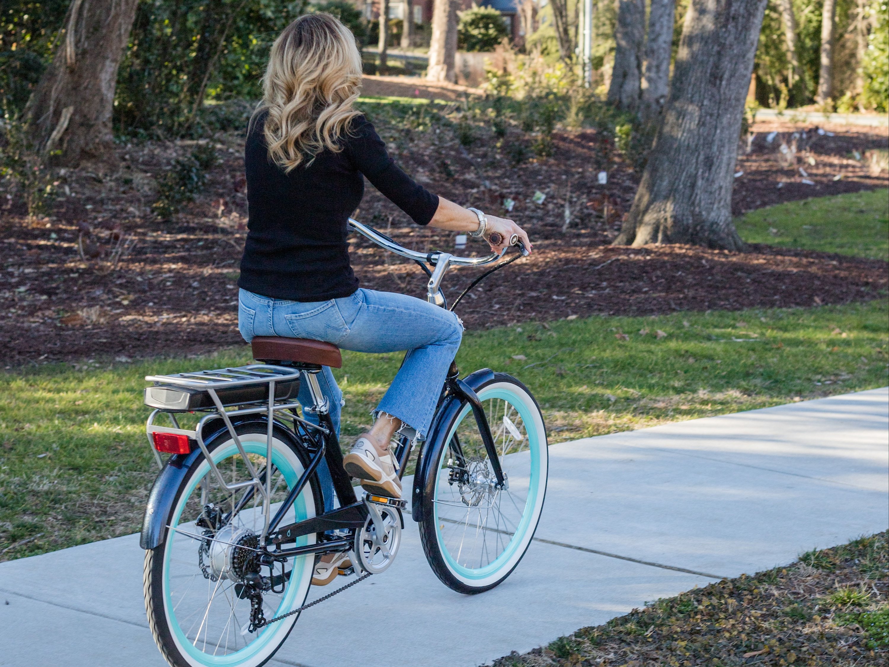 Riding in Style: Top 2 Electric Beach Cruiser Bikes from Trying 20 ...