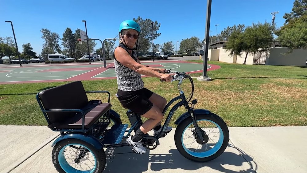 Electric Rickshaw E-Bike: A Mind-Blowing Experience as Seniors Take ...