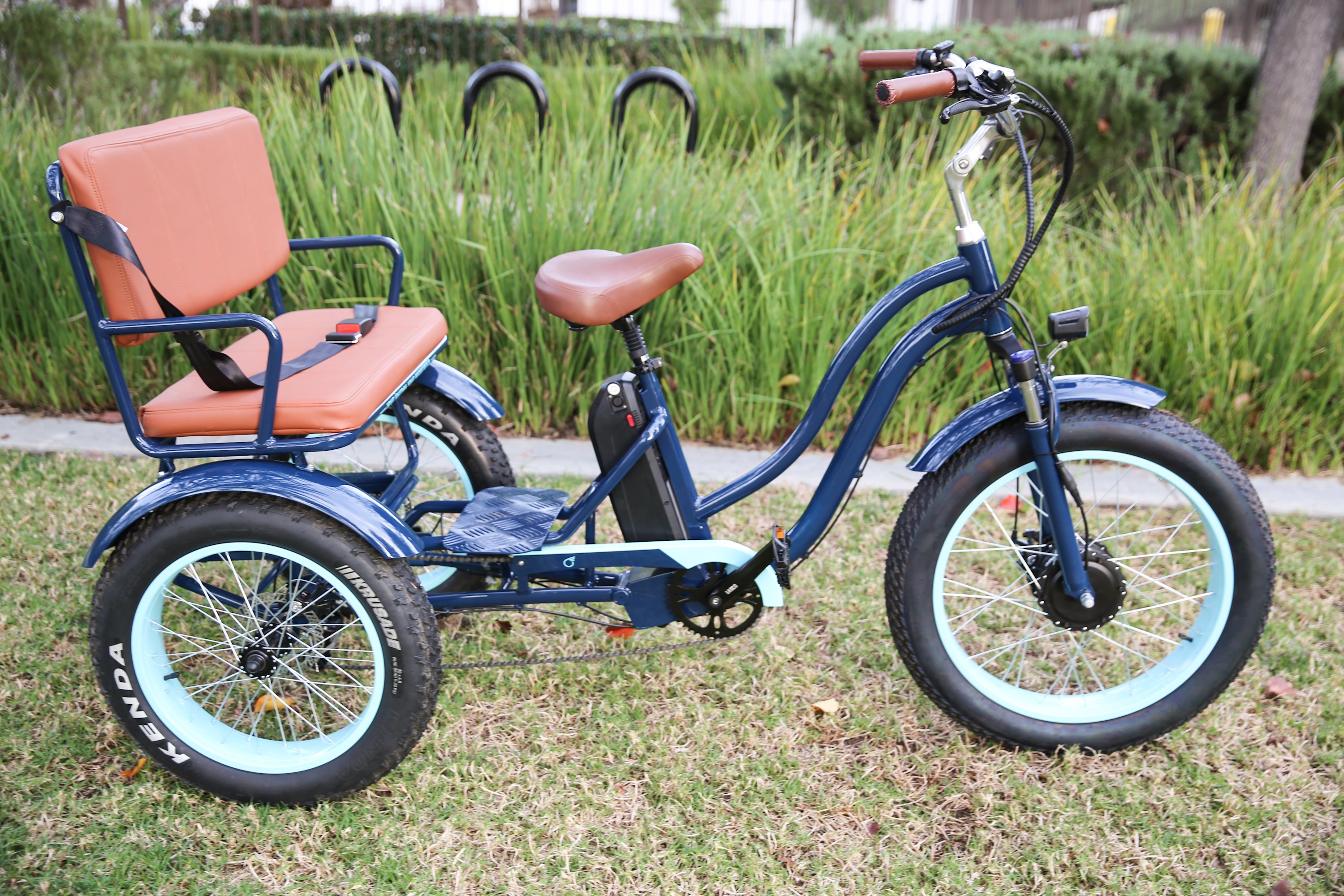Must-See! Electric Tricycle for Two Adults | E-Bike Rickshaw for ...