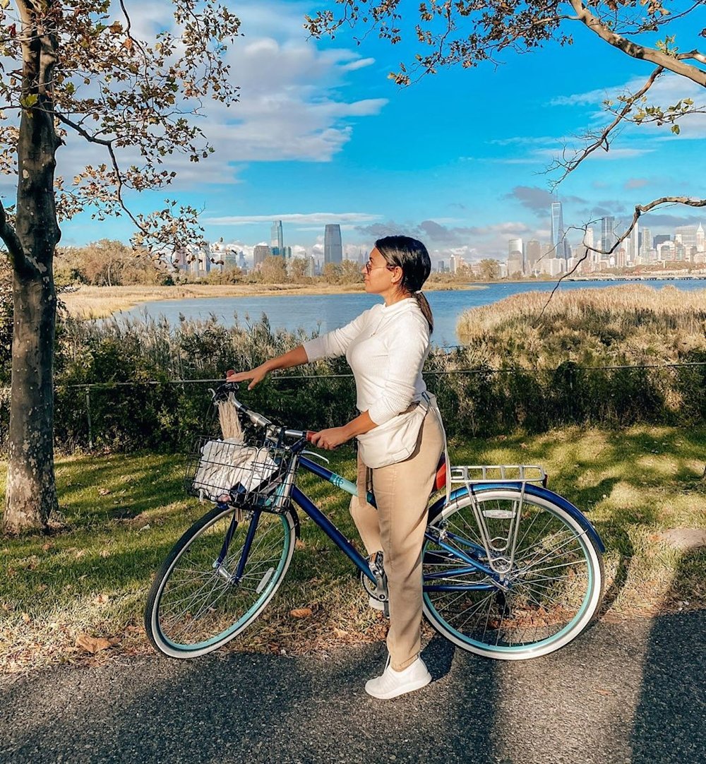 Safely Ride an Electric Bike: E-Bike Tutorial and Essential Tips