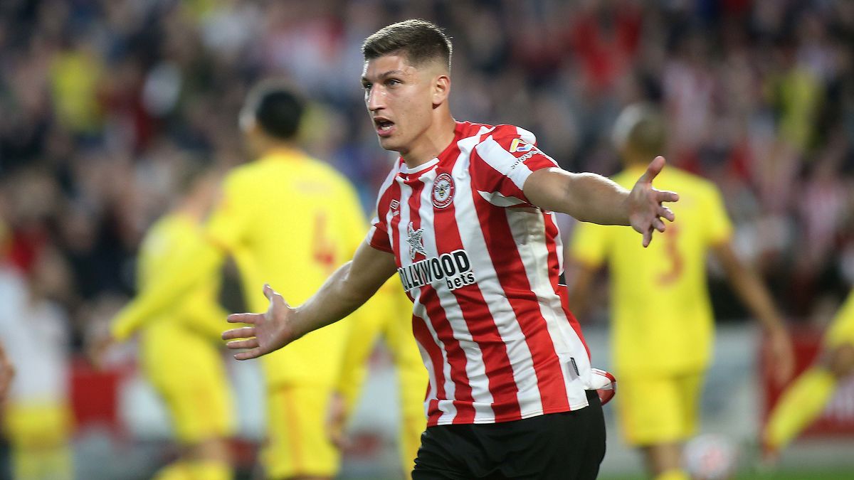 Vitaly Janelt signs new contract | Brentford FC