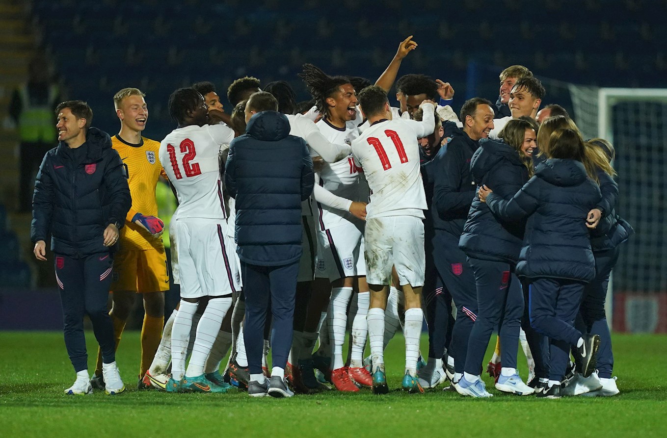 Matthew Cox and Daniel Oyegoke crowned European champions with England ...