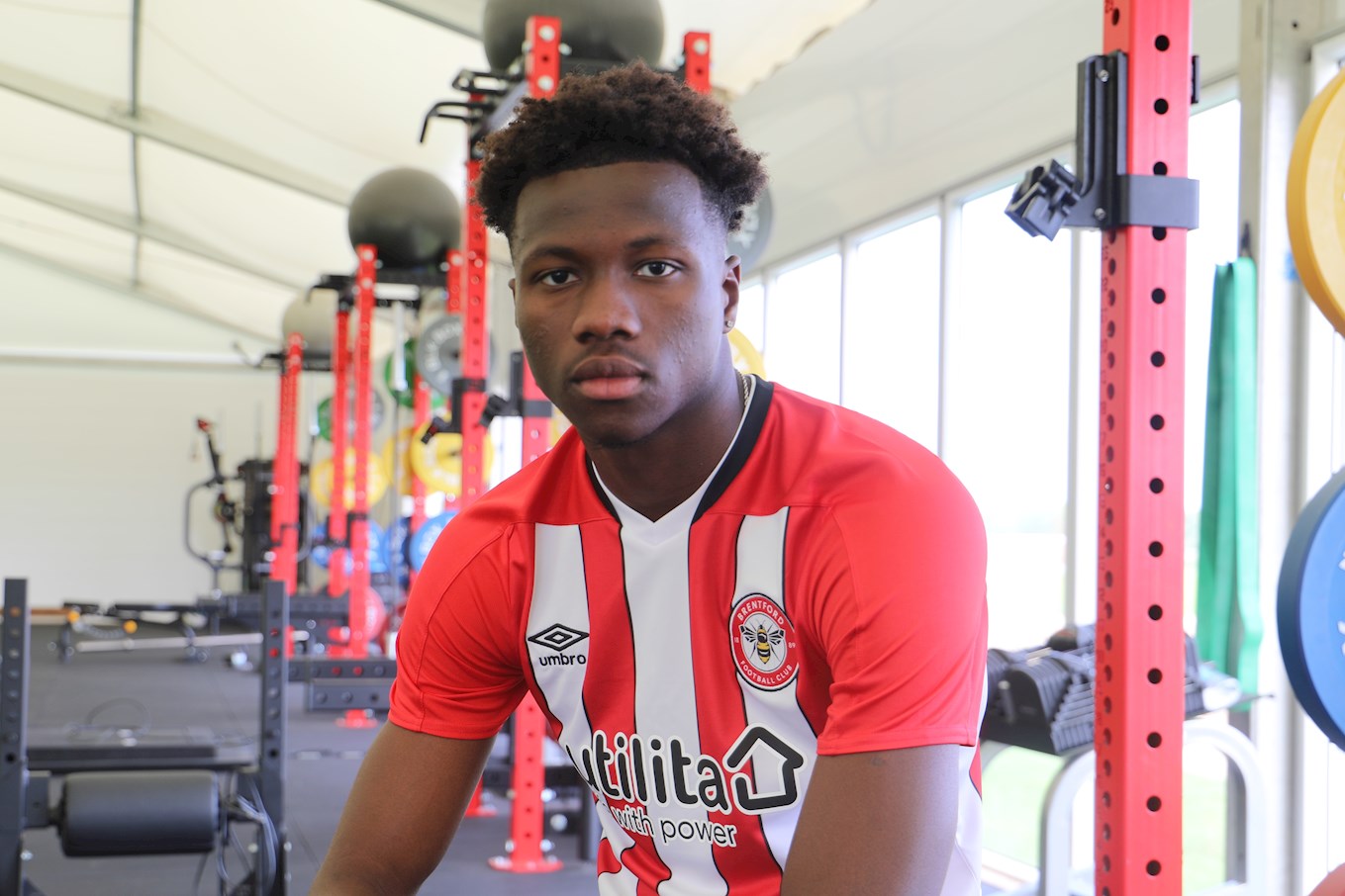 Daniel Oyegoke signs for Brentford B | Brentford FC