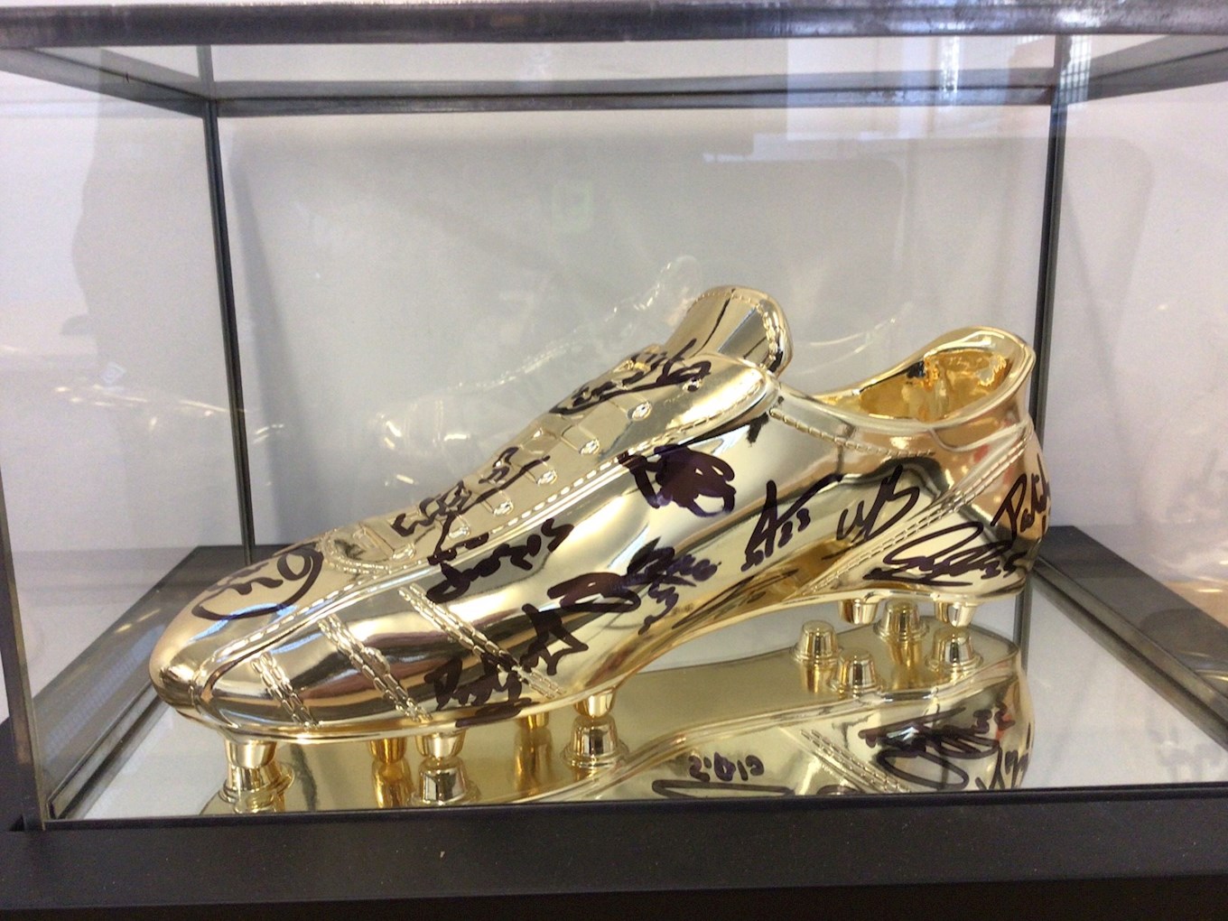 Special signed golden boot up for auction | Brentford FC