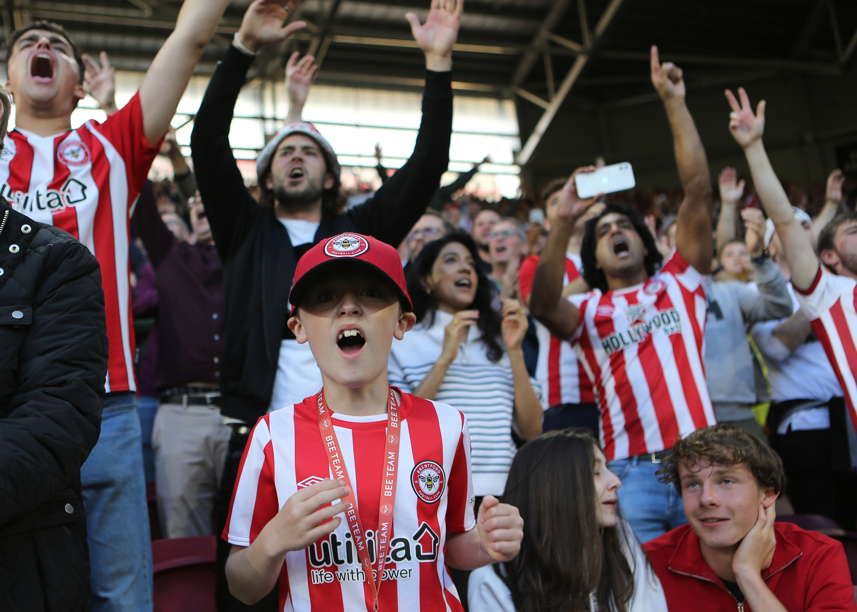 Brentford donate 1,000 tickets to local community for Real Betis game ...