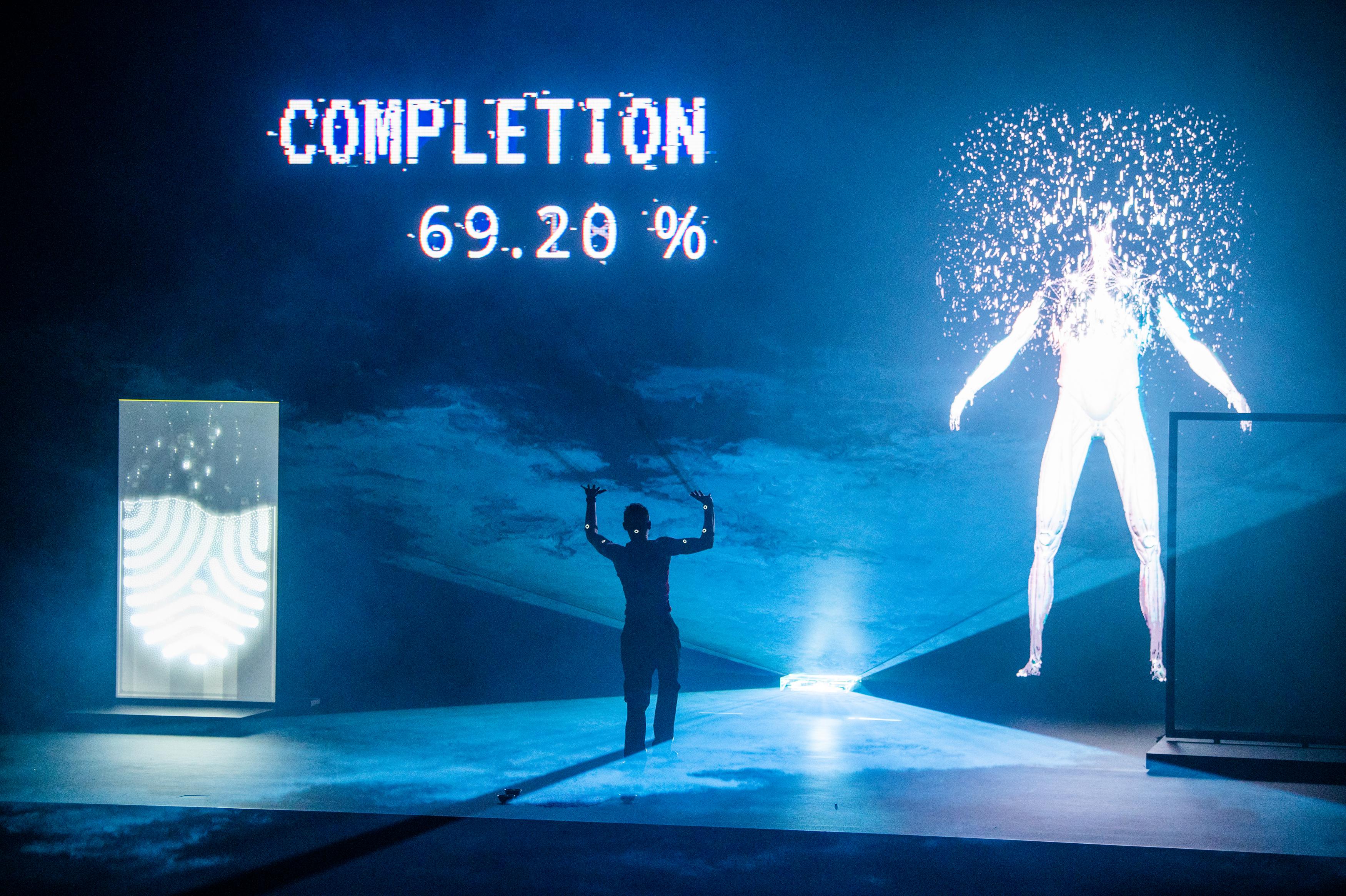 Czech Republic: Robot Radius - show 1 | World Expo