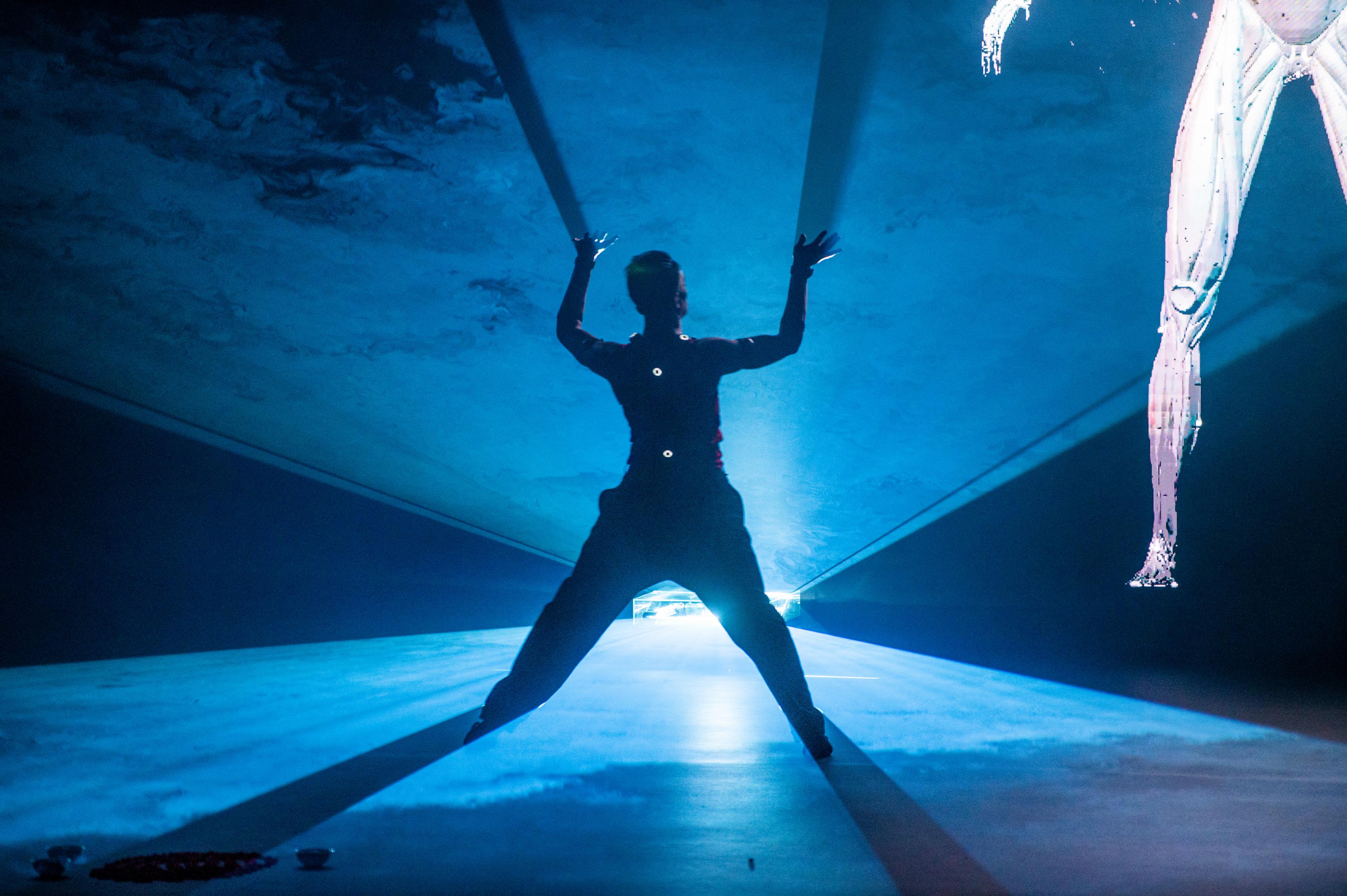 Czech Republic: Robot Radius - show 1 | World Expo