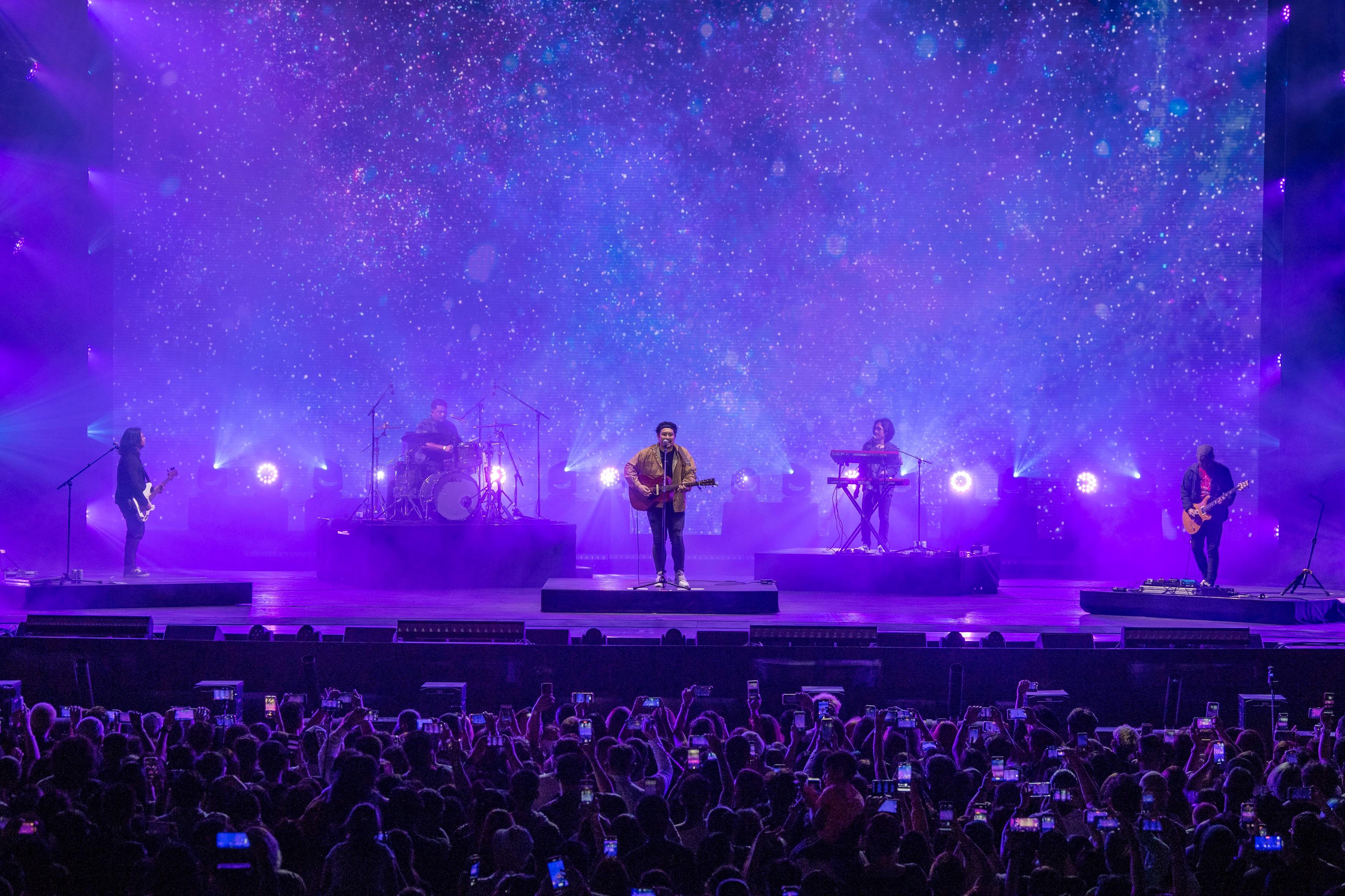 Philippines: December Avenue Concert | World Expo