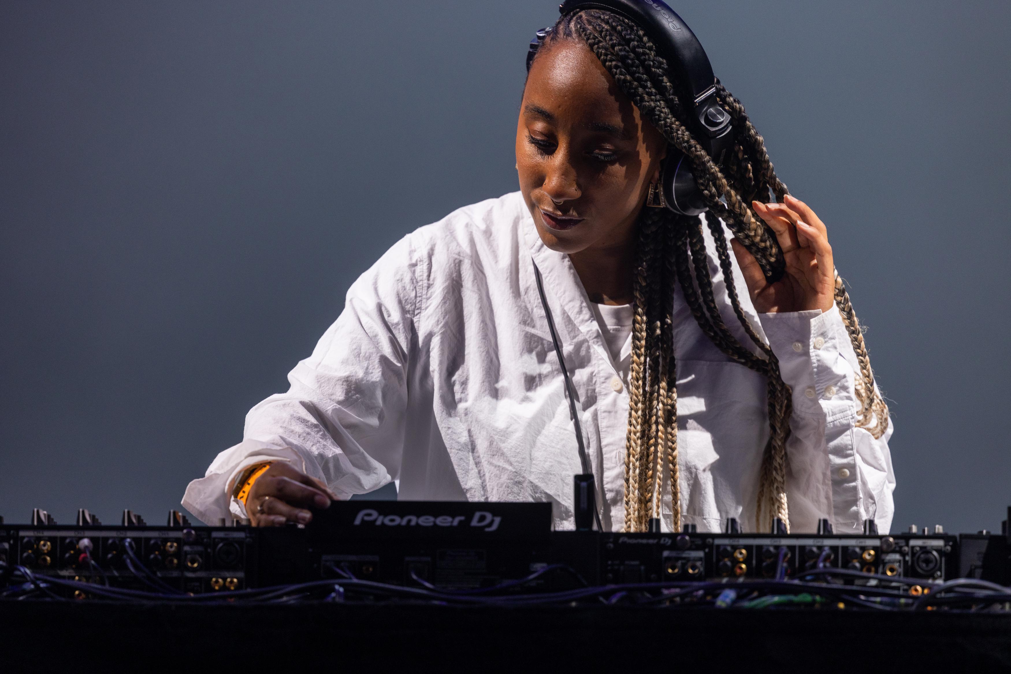 United Kingdom: DJ Jamz Supernova | World Expo