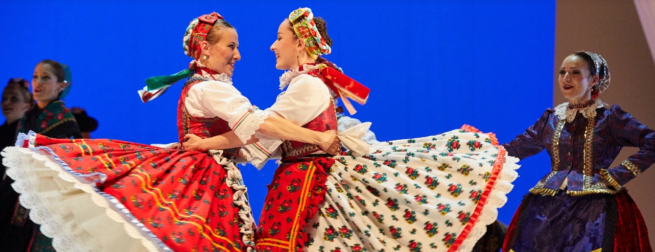 Hungary: Dance Canon - Hommage à Kodály Zoltán | World Expo