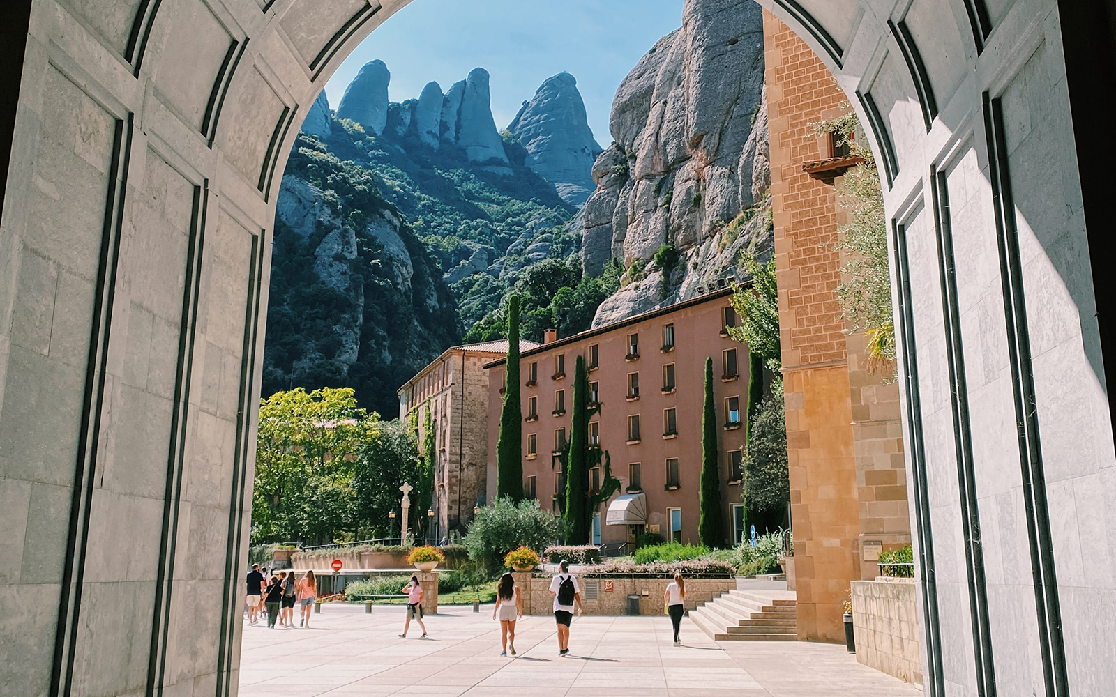 Affordable Flights to Barcelona | Convenient Departures | SAS