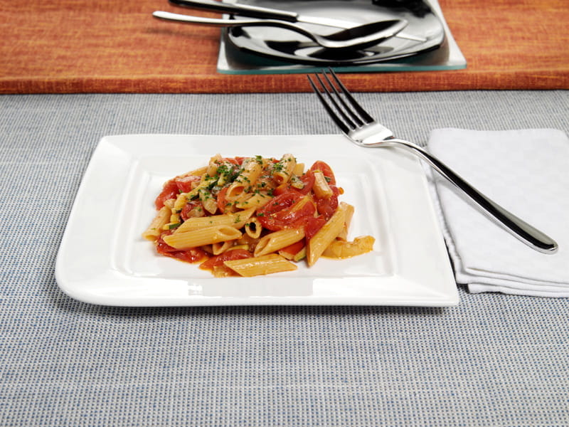 Pennette rigate integral com curgete, beringela e tomate cereja ...