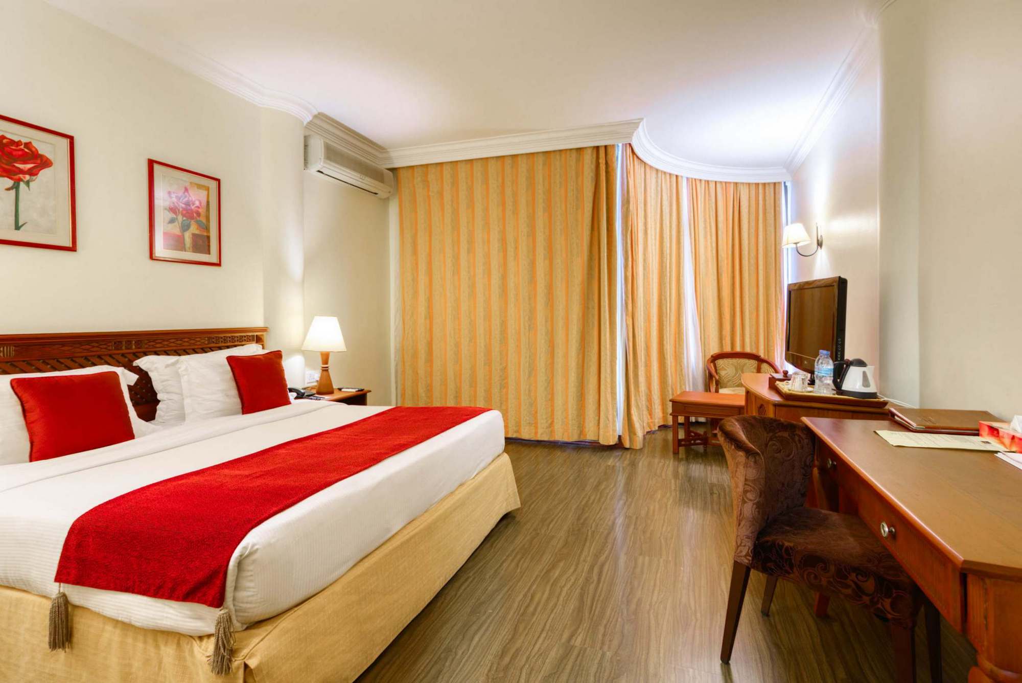 Kibo Palace Hotel - Monkey Adventures