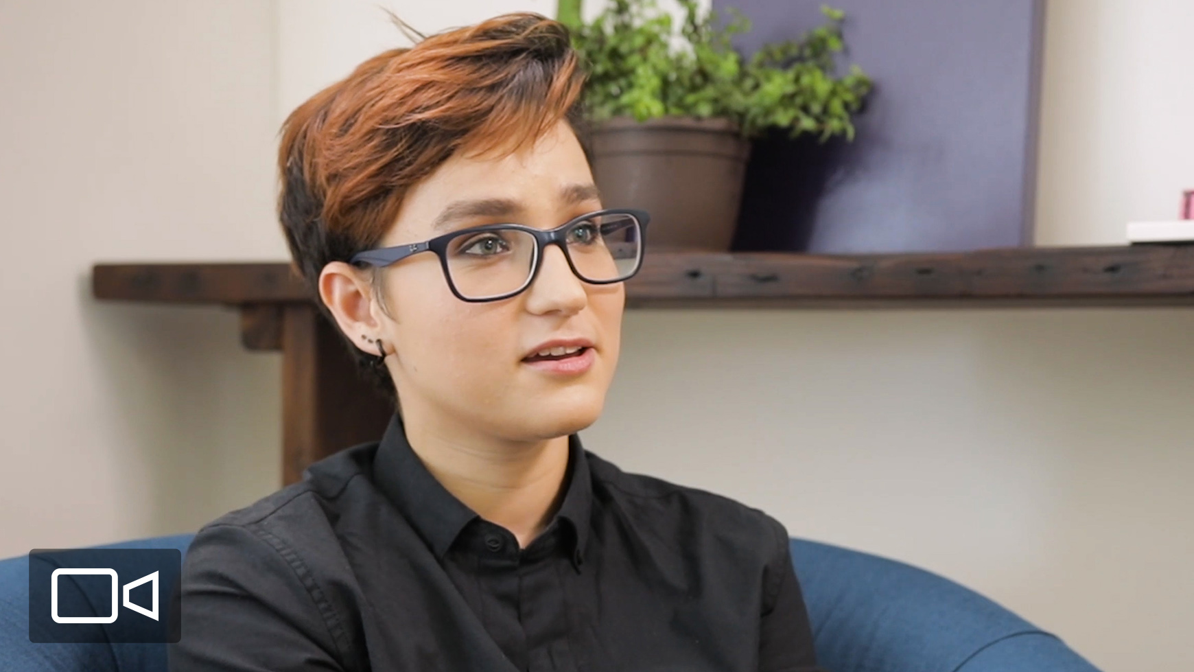 Video: El actor Bex Taylor-Klaus habla sobre su expulsión de la escuela ...